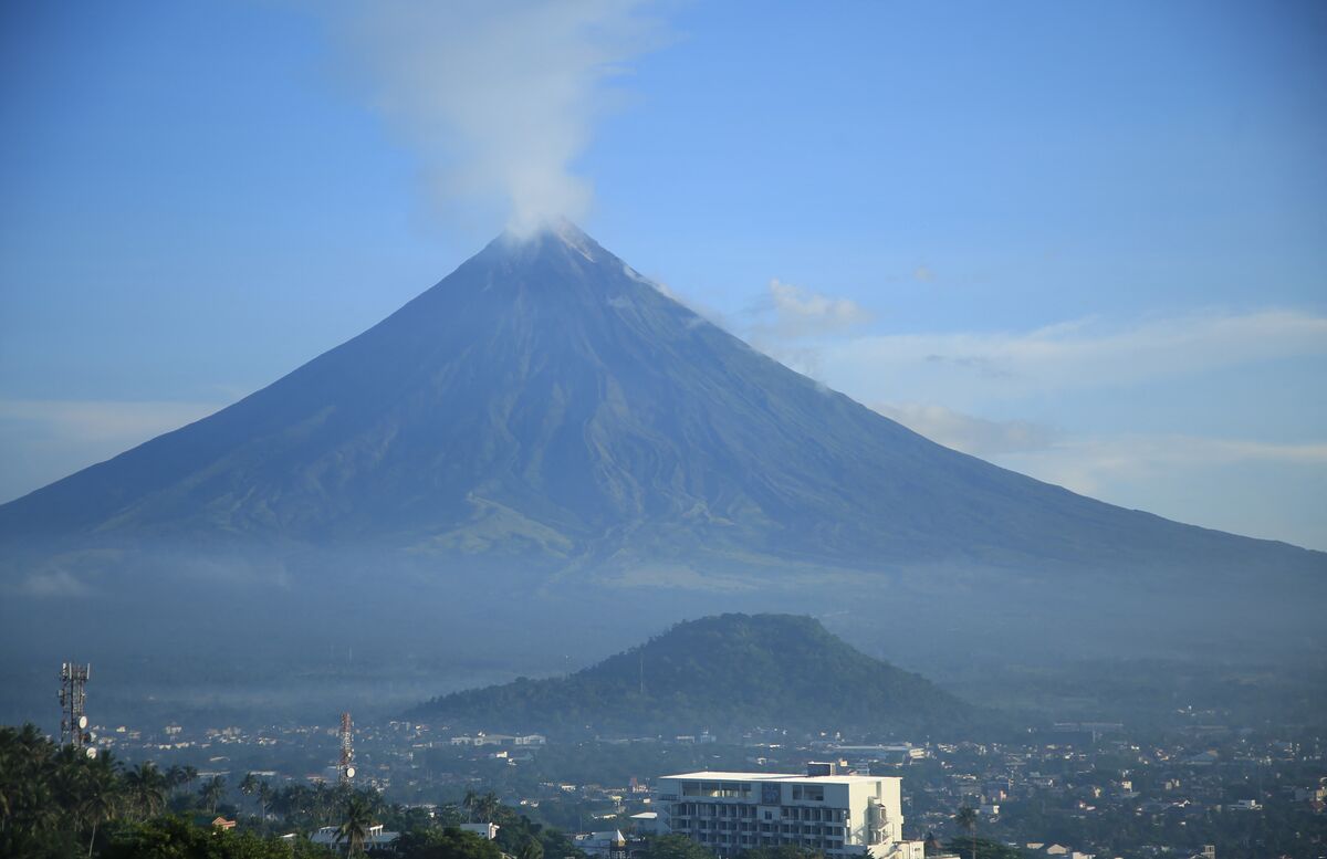Philippines Sees Increased Chance of Mayon Volcano’s Eruption - Bloomberg