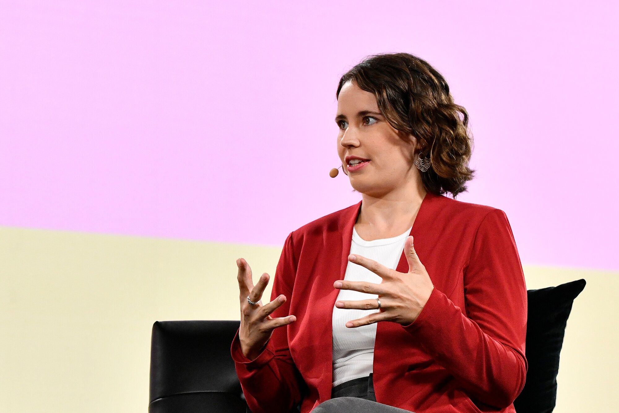 Musk Escalates OpenAI Fight With Subpoena of Ex-Board Member Helen ...