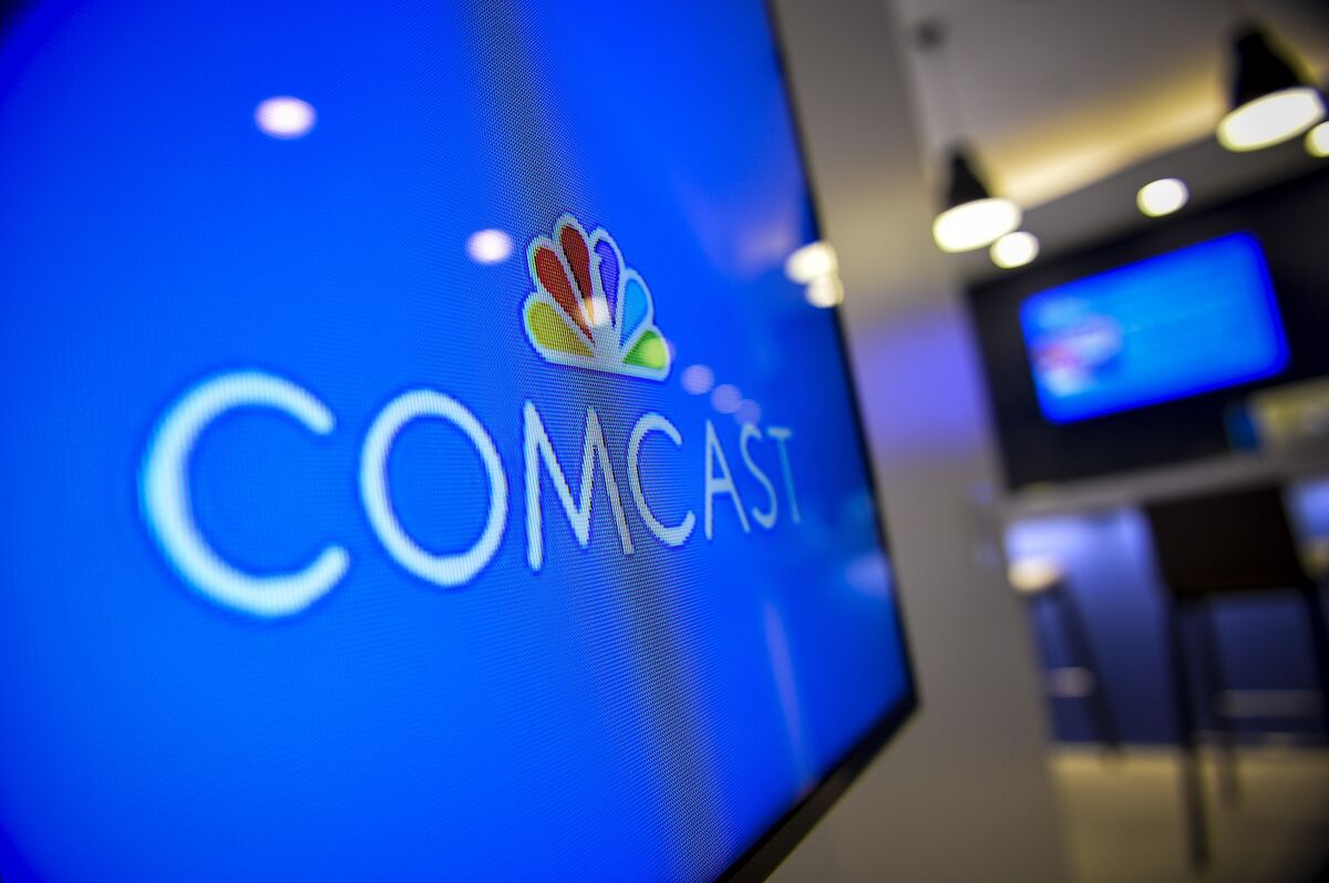 (CMCSA) Comcast Earnings Top Forecasts While Cable Losses Mount - Bloomberg