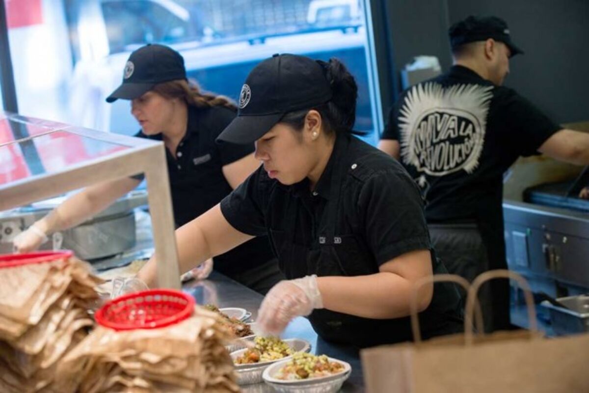 Are Chipotle's Workers Any Happier Than Their Fast-Food Peers? - Bloomberg
