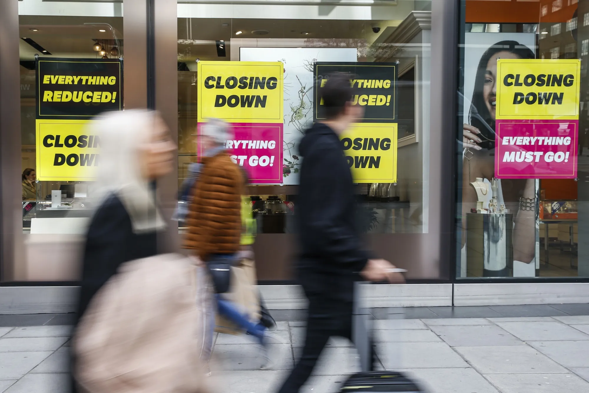 European Retailers Seen Facing Challenges Beyond Economics - Bloomberg