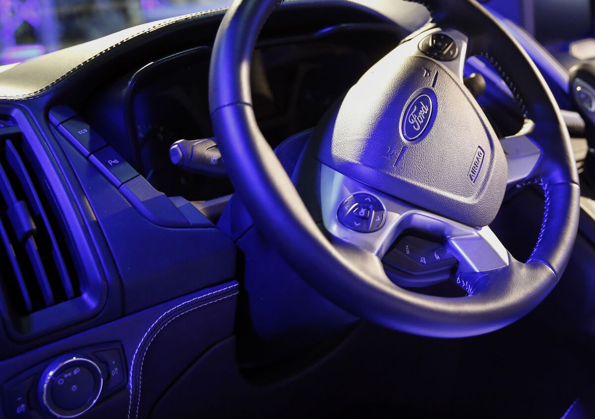 Ford's Dozing Engineers Side With Google in Full Autonomy Push - Bloomberg
