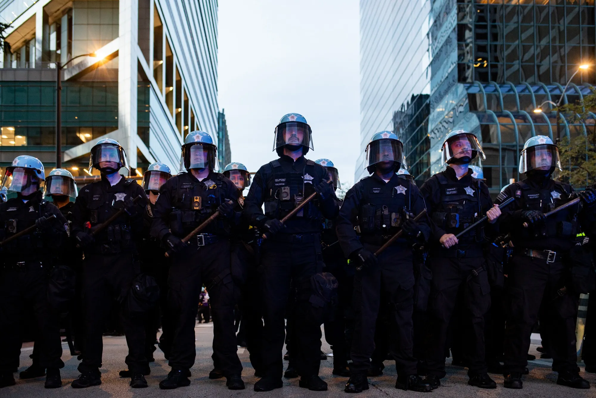 Chicago Cops Arrest More Than 50 After Clash at DNC Protest - Bloomberg