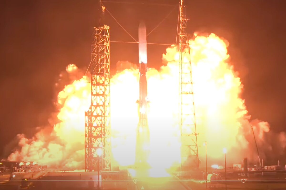 Blue Origin Rocket Lifts Off in Major Test in SpaceX Rivalry - Bloomberg