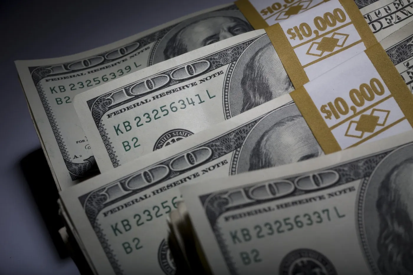 Citigroup Sees Dollar Topping Out in 2019 as U.S. Growth Slows Bloomberg