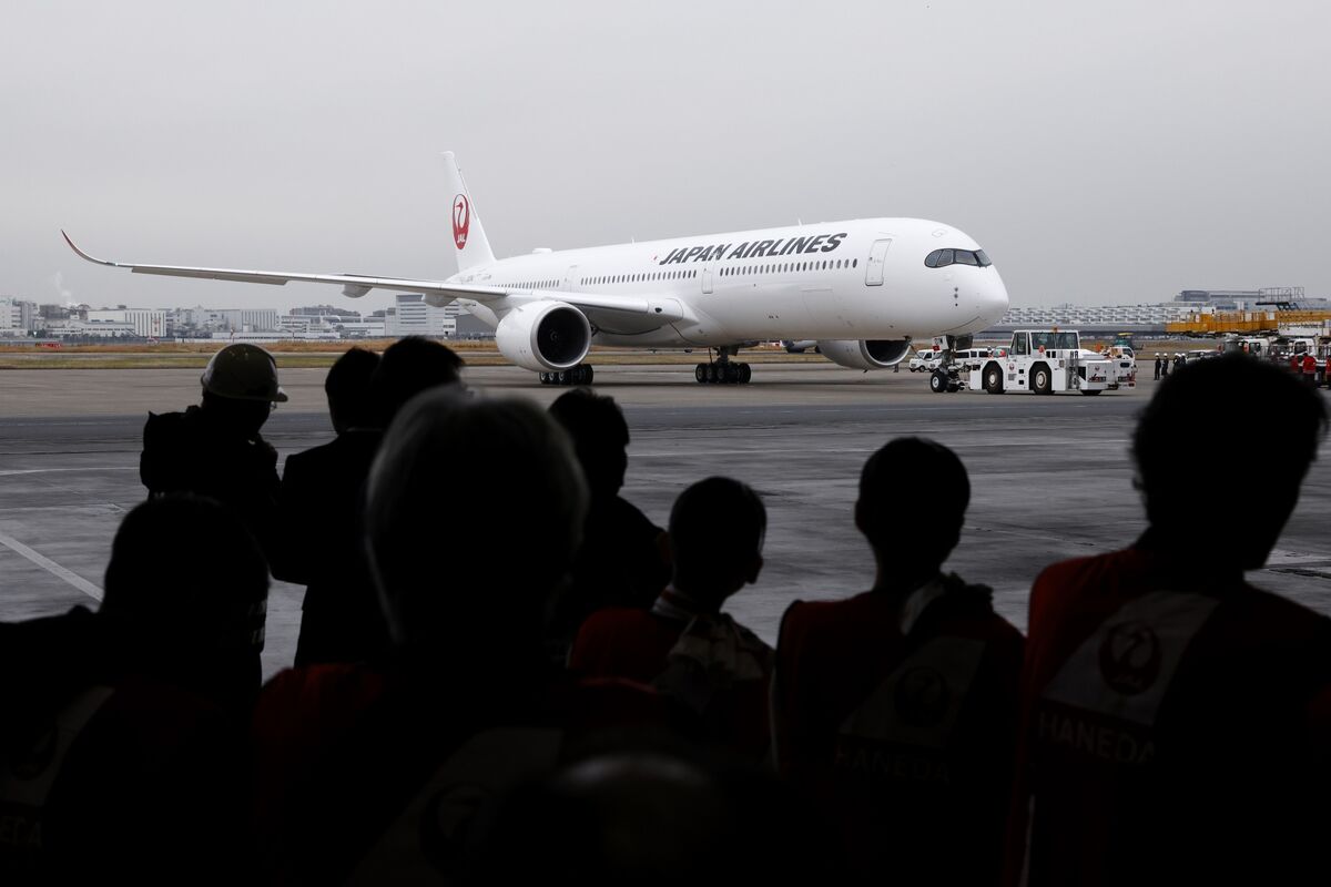 Japan Airlines (JAL) Pilots and Crew Sound Alarm After Spate of Safety Issues - Bloomberg