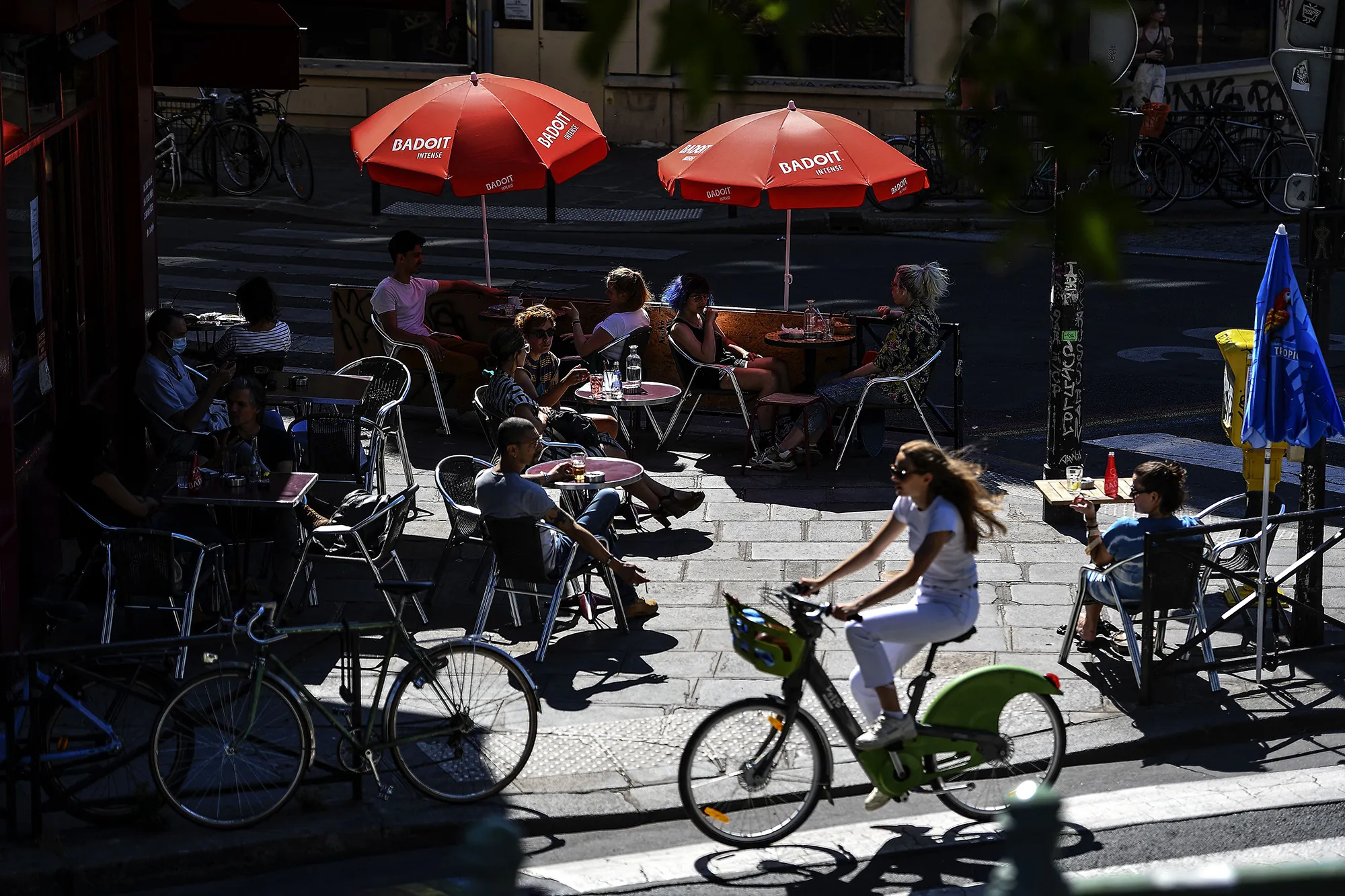 French Business Confidence Jumps in June as Economy Fully Opens - Bloomberg