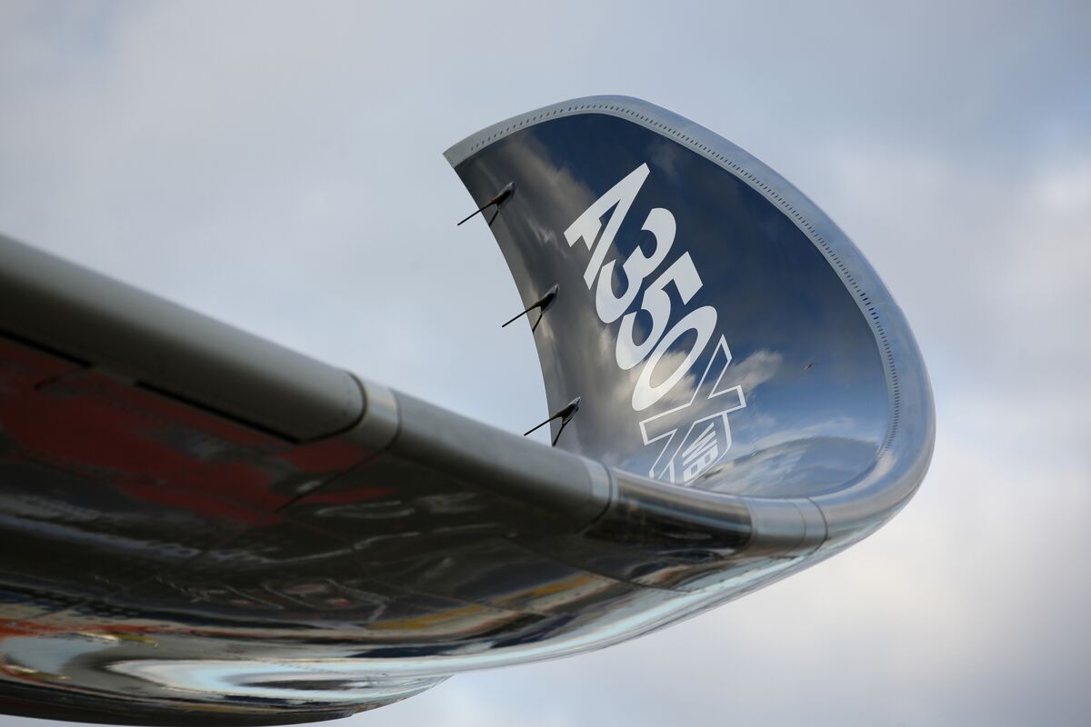 Rolls-Royce Faces New Engine Headache With A350 Blade Cracks - Bloomberg