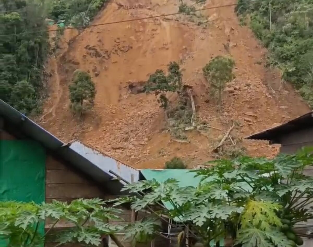 Indonesia Gold Mine Landslide Kills at Least 12, More Missing - Bloomberg
