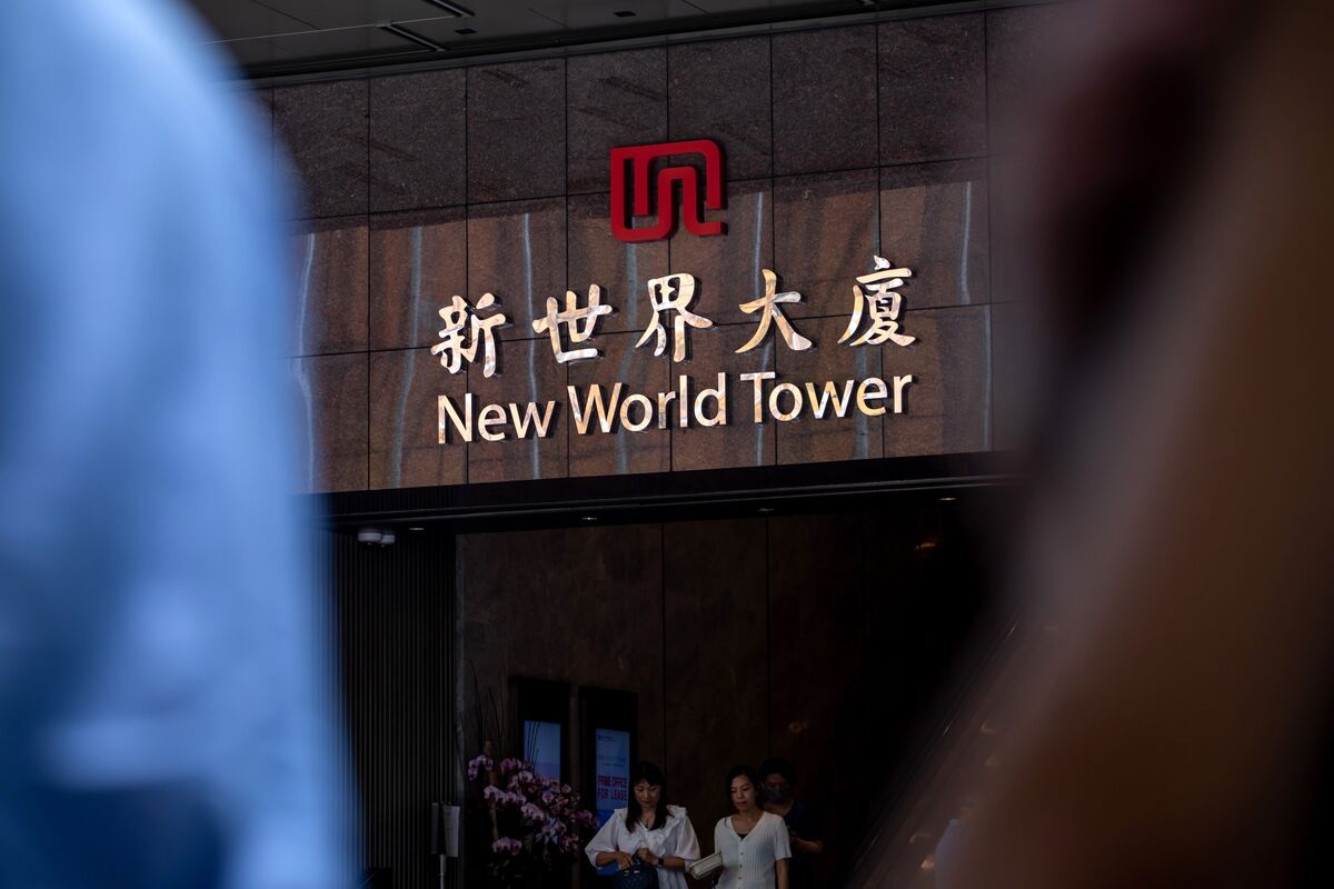 Billionaire Cheng Family Boosts Stake in Beaten-Down New World - Bloomberg