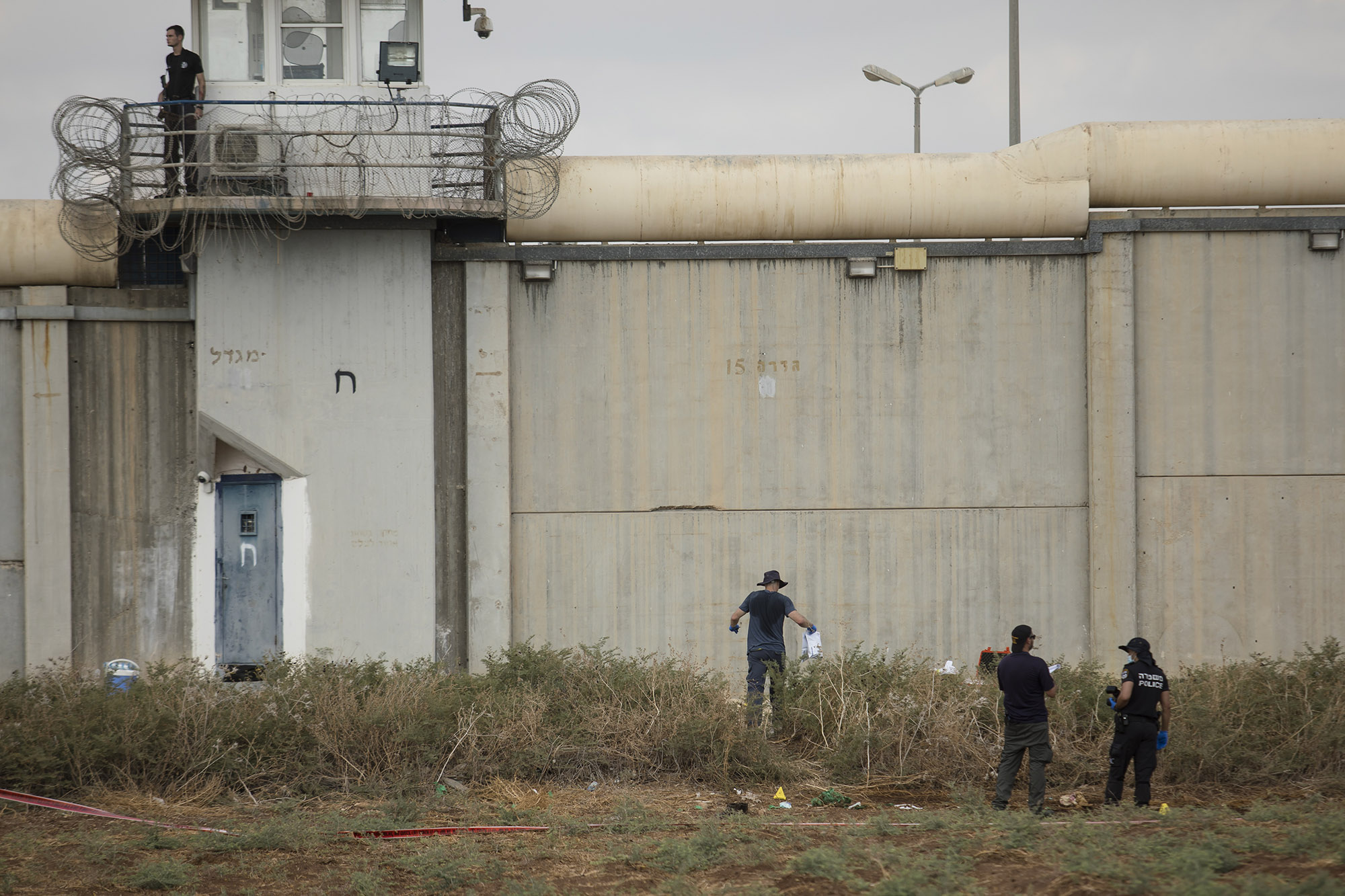 Israel Searches for 6 Palestinians After Rare Prison Break - Bloomberg