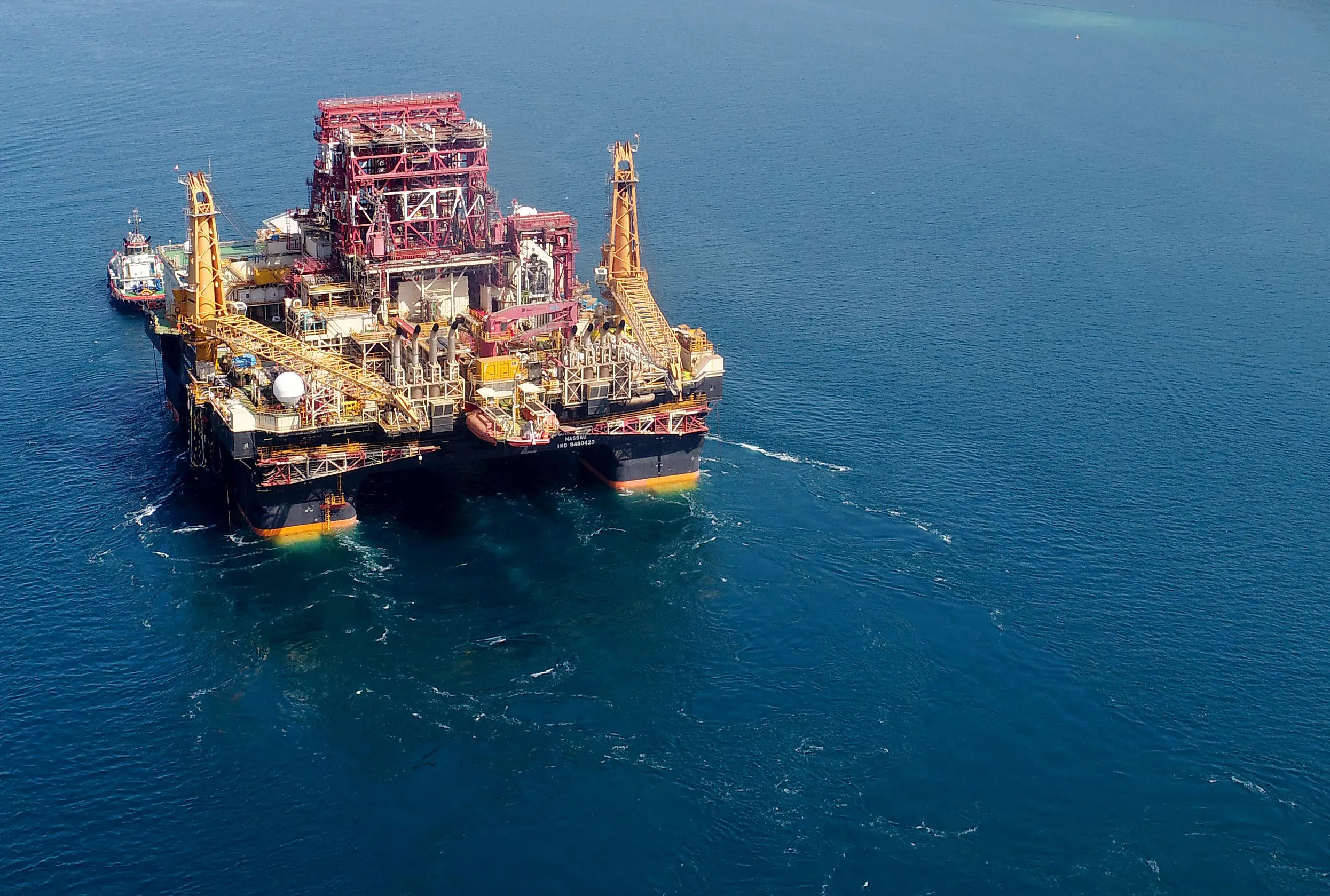 Sanctions-Proof Oil Rig Thwarts U.S. Policy From Cuba to Russia - Bloomberg