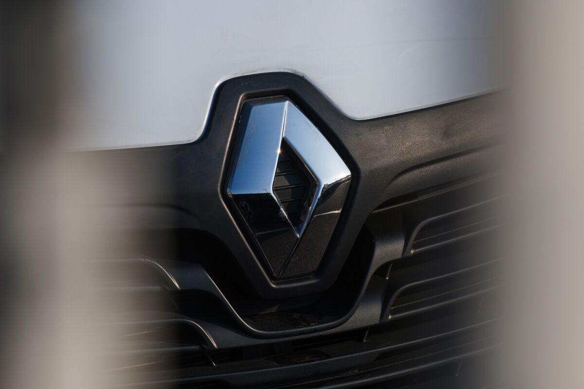 Daimler Unwinds Renault Cross Holding With $362 Million Sale - Bloomberg