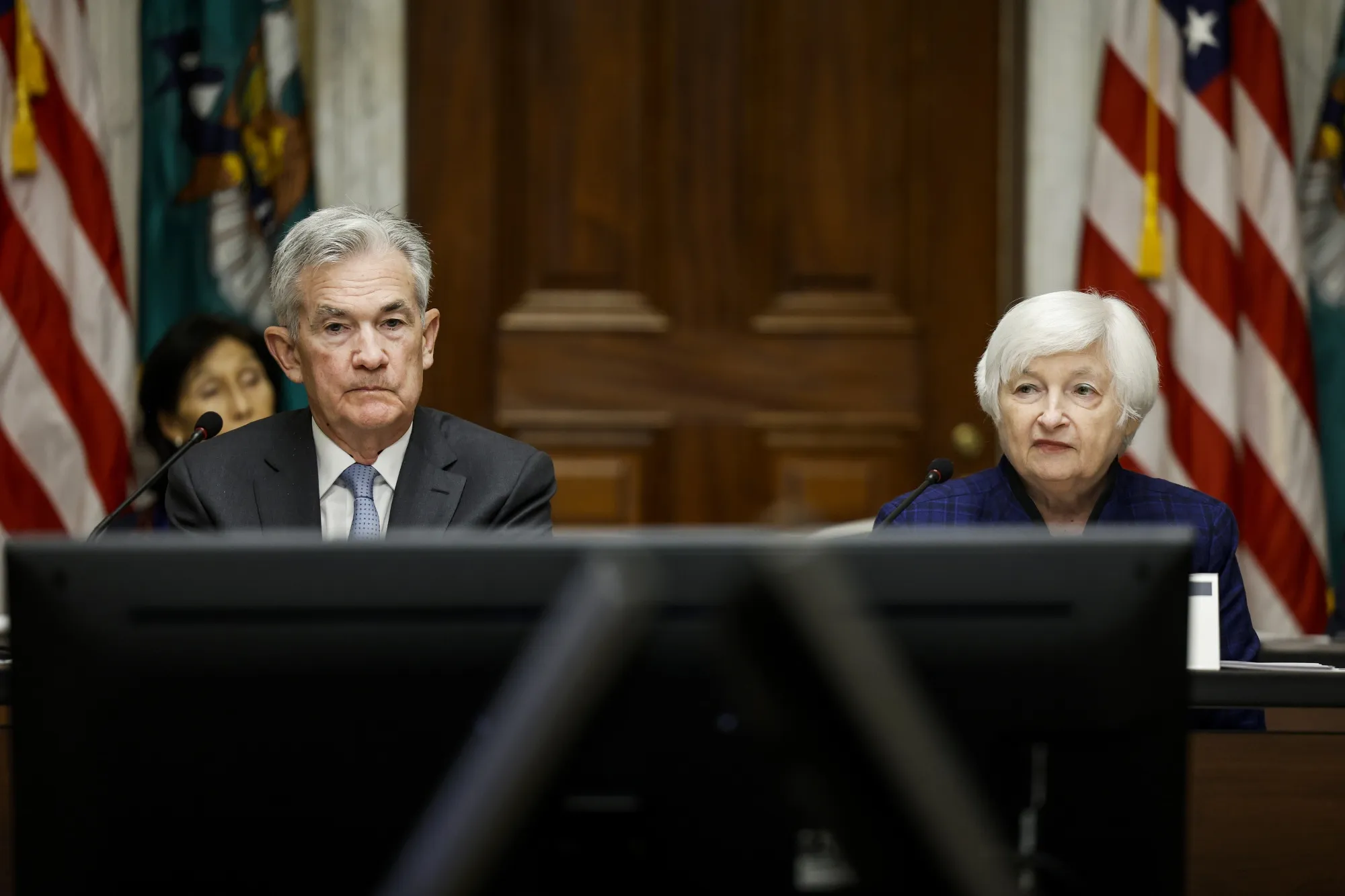 Yellen, Powell Compromised on a Comma as They Vied for Fed Chair ...