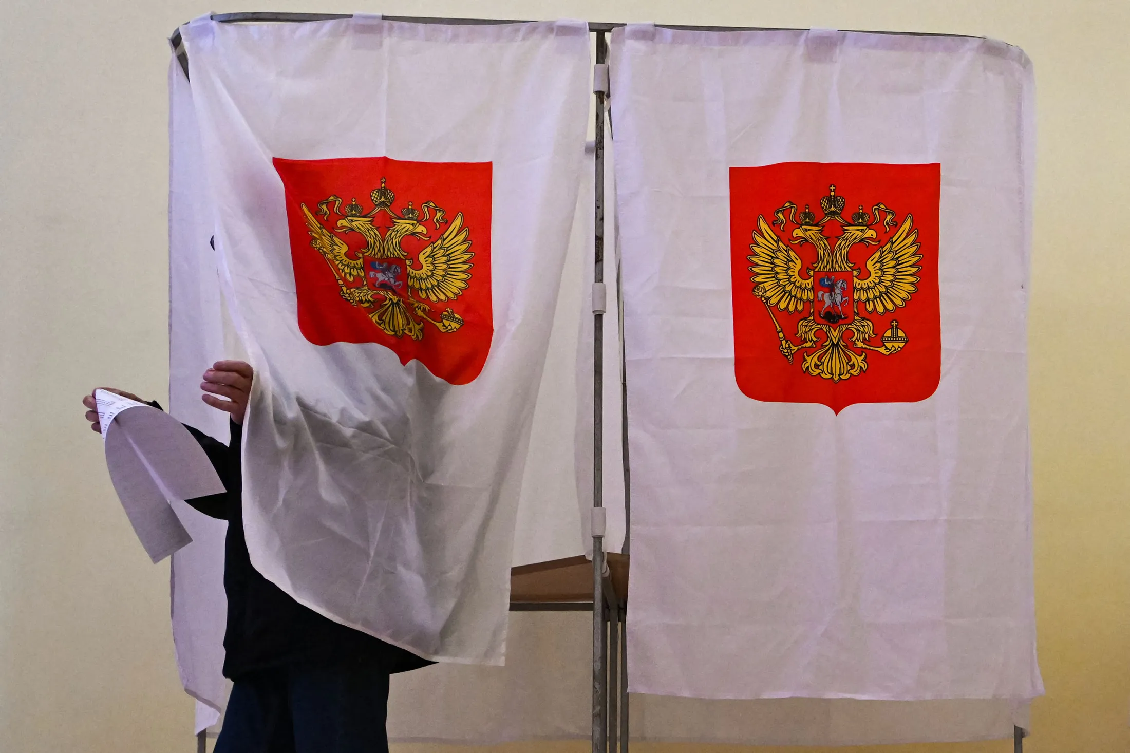 Russia Changes Rules to Allow Elections Under Martial Law - Bloomberg