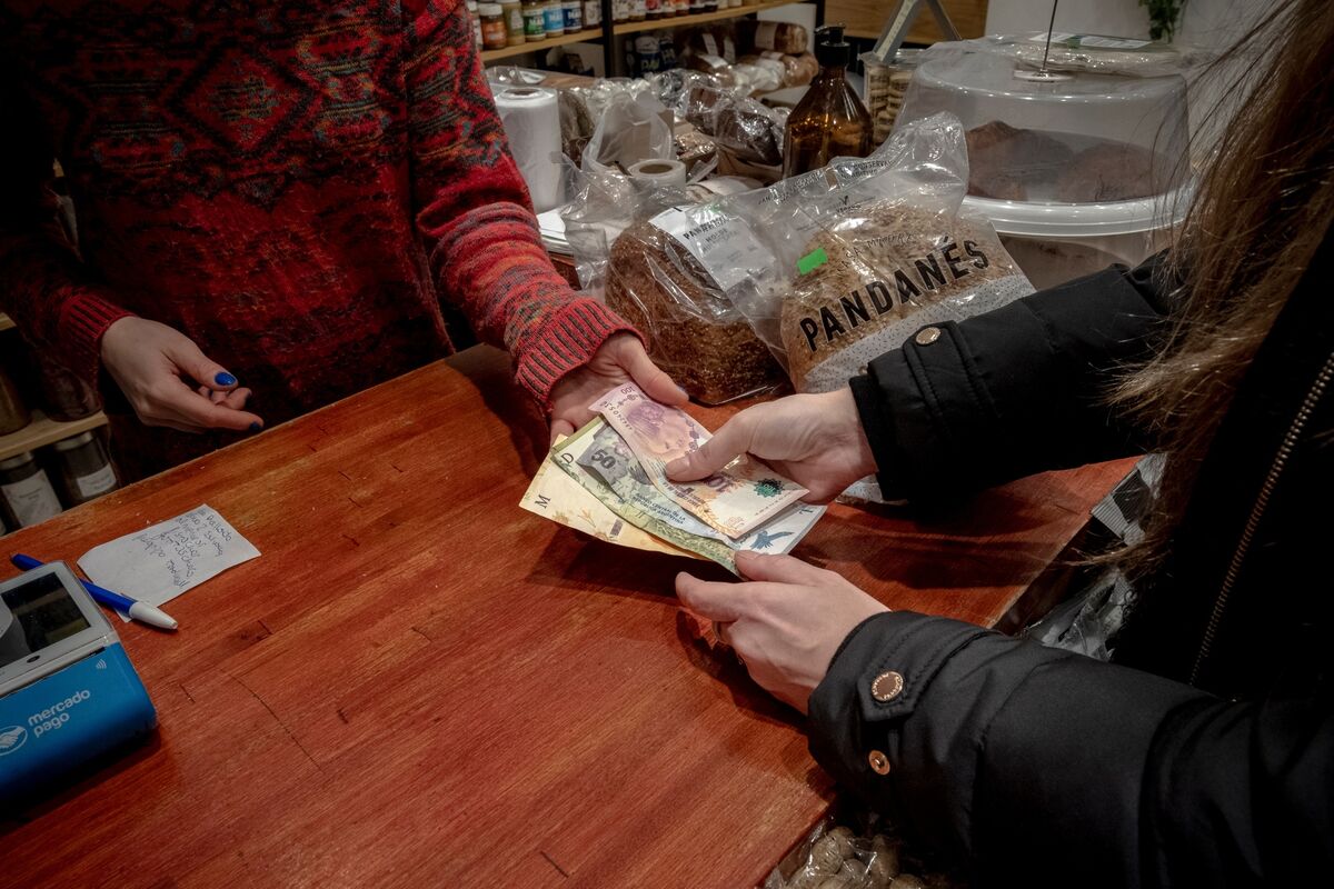 USD/MXN: Argentina Central Bank Sells Up to $400 Million to Defend Peso ...
