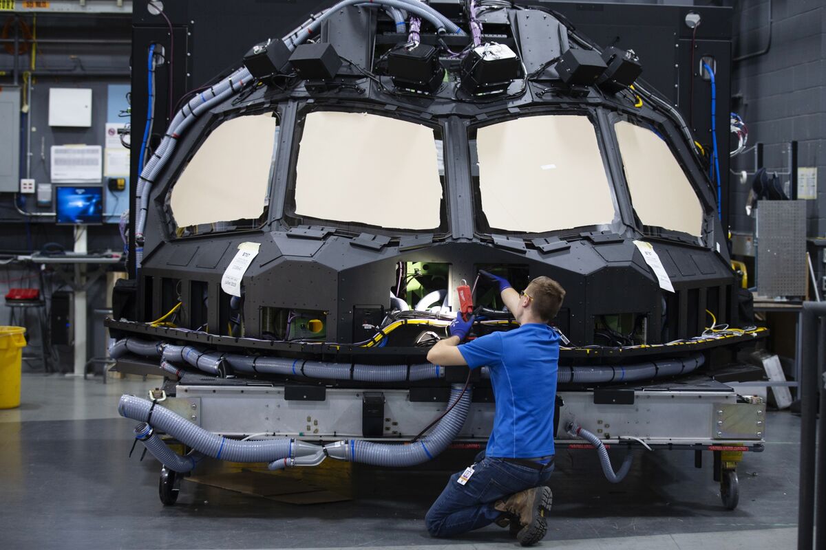 Boeing Uncovers New 787 Dreamliner Problem in Plane Nose - Bloomberg