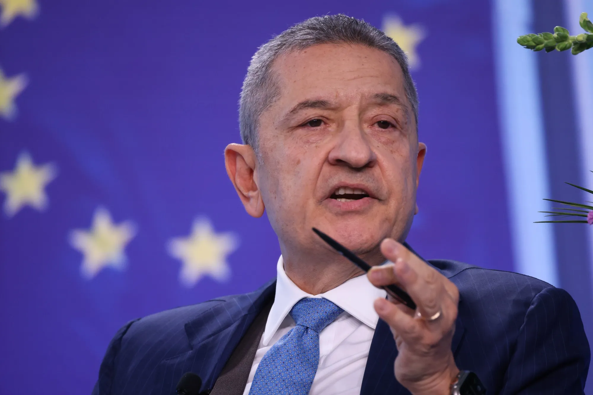 ECB’s Panetta Says Economic Outlook Faces Substantial Risks - Bloomberg