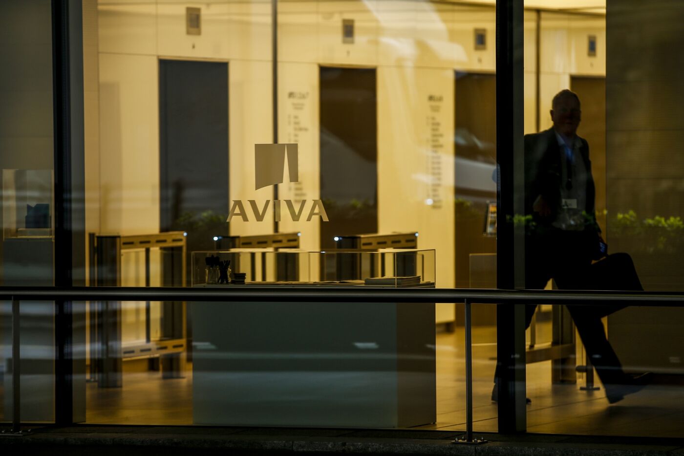 Aviva Boosts Shareholder Returns, Buys Succession Wealth - Bloomberg