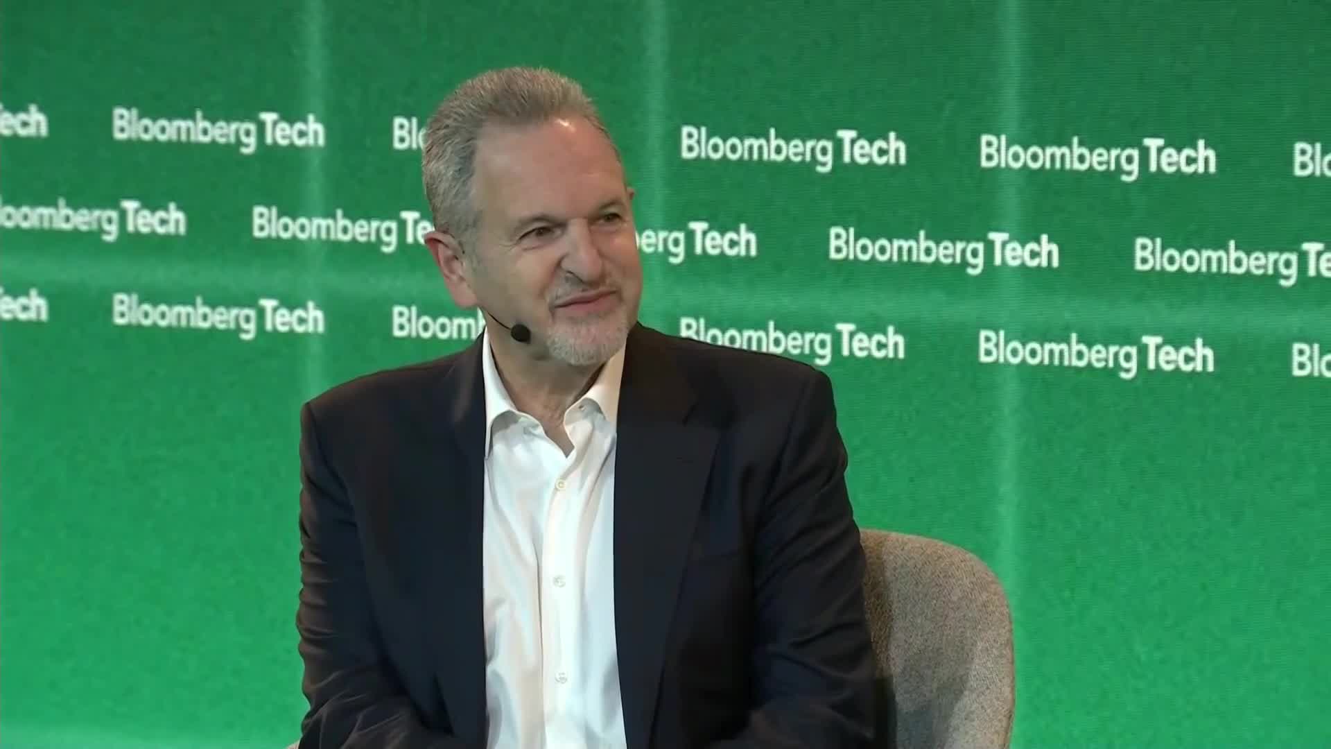 Watch Arm CEO on Intel, Chips, AI, Listing in US - Bloomberg