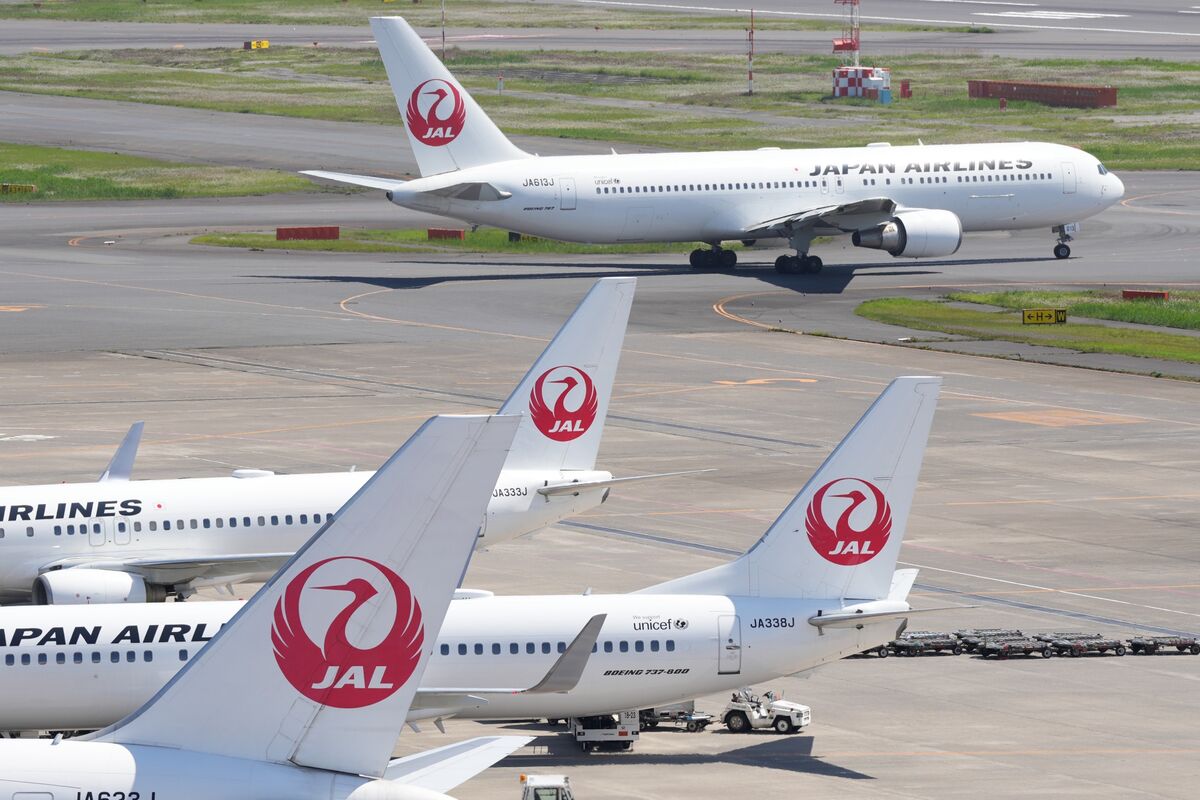 JAL、今期純利益は60％増の550億円見込む－コロナ禍から旅客回復 - Bloomberg