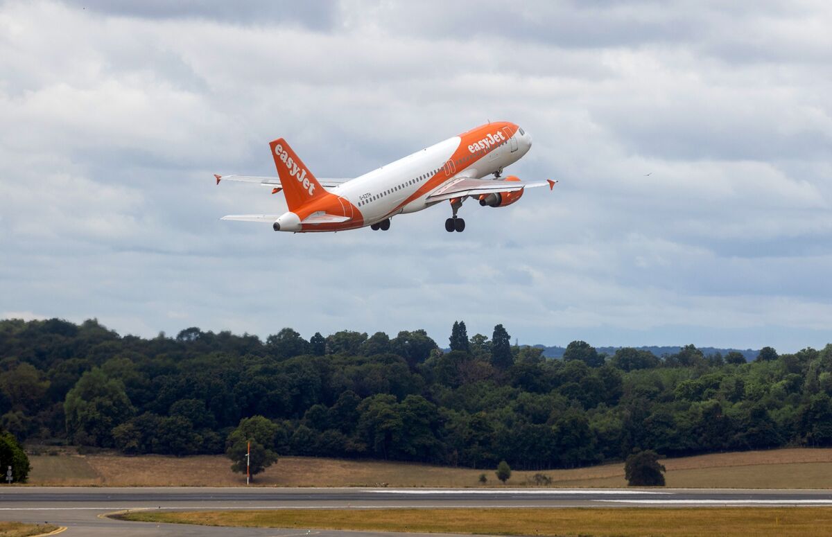 EasyJet Drops Carbon Offsets for Technology in Net-Zero Plan - Bloomberg