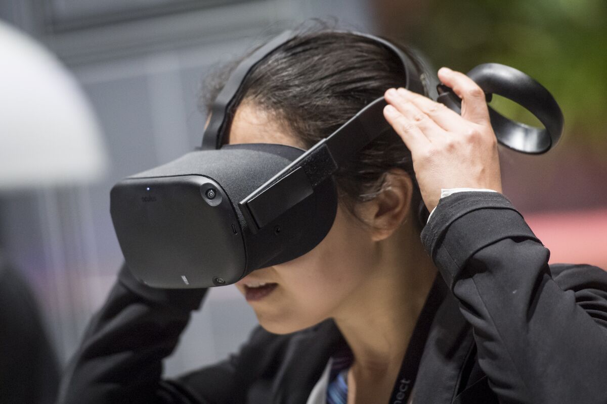 Facebook’s Oculus Gets Swift Pushback Against VR Advertising - Bloomberg