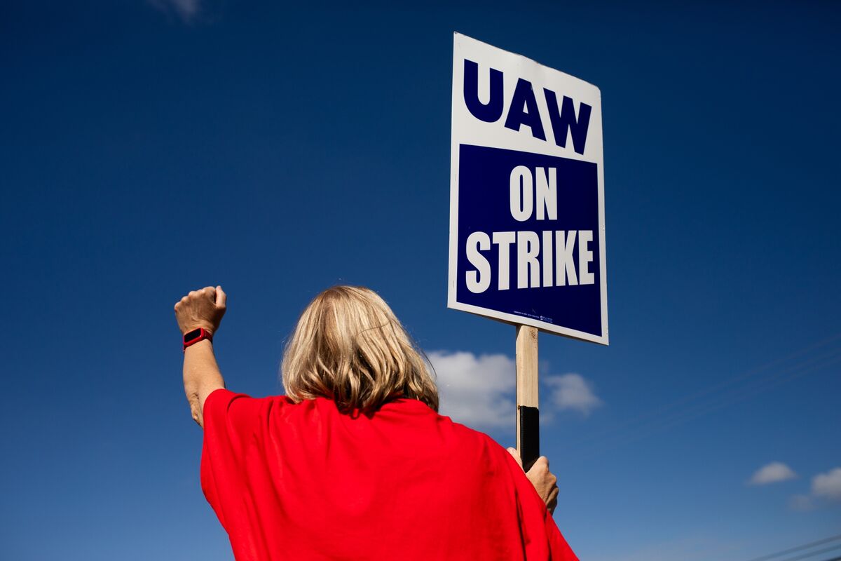UAW Expands Auto Strike Against GM, Ford (F) But Spares Stellantis ...