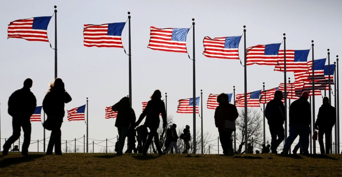 Mapping the Decline of the Middle Class - Bloomberg