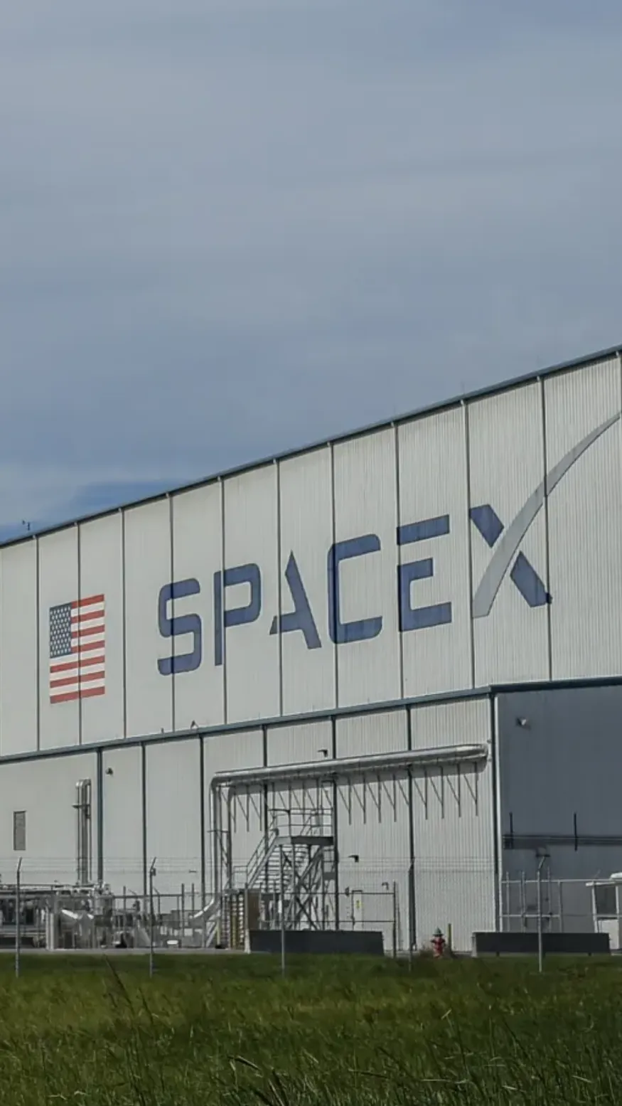 Watch SpaceX Isn’t in the S&P 500. That's Good. - Bloomberg