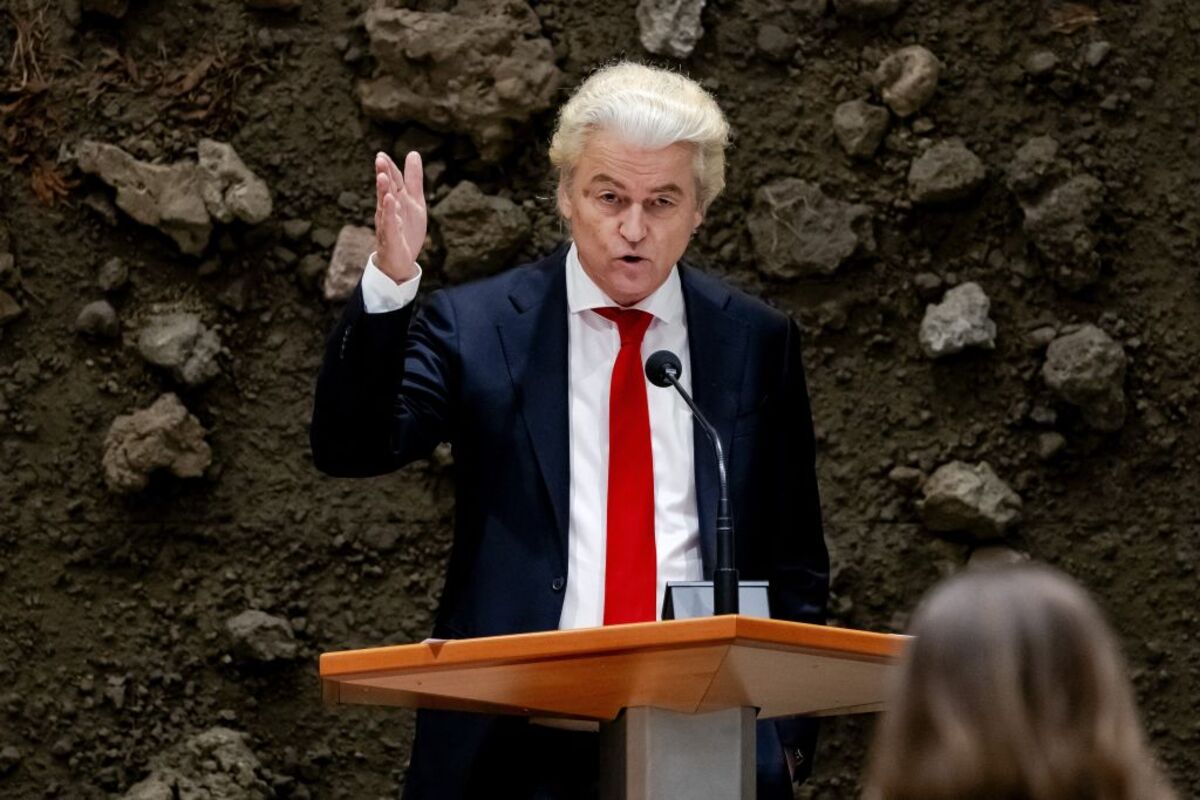 Wilders Slams New Dutch Premier After Headscarf Controversy - Bloomberg