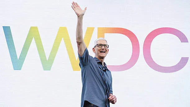 Watch Apple Should Consider Replacing CEO Cook, Says Piecyk - Bloomberg