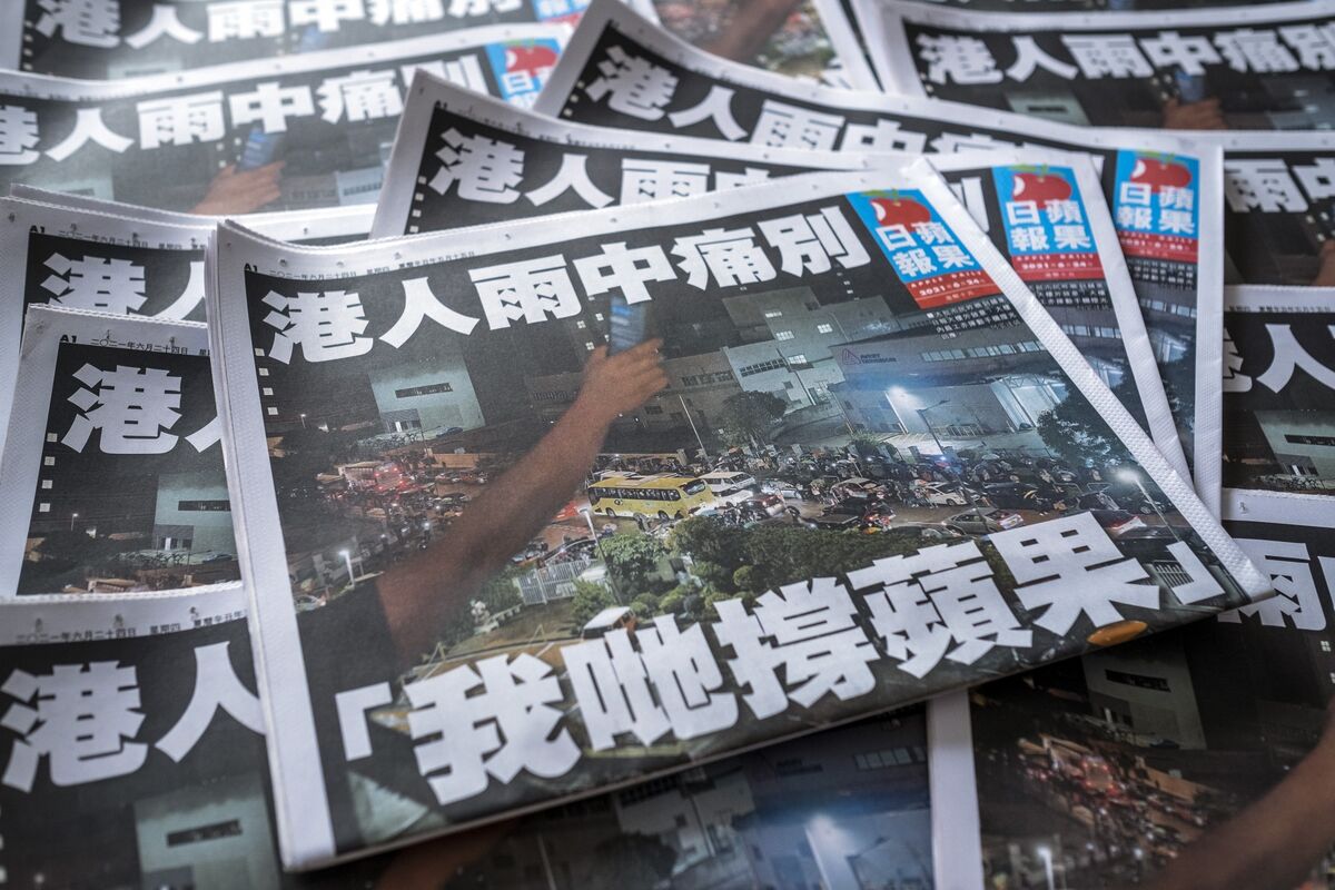 Hong Kong's Apple Daily Shut Down Prompts UK to Urge China to Respect ...