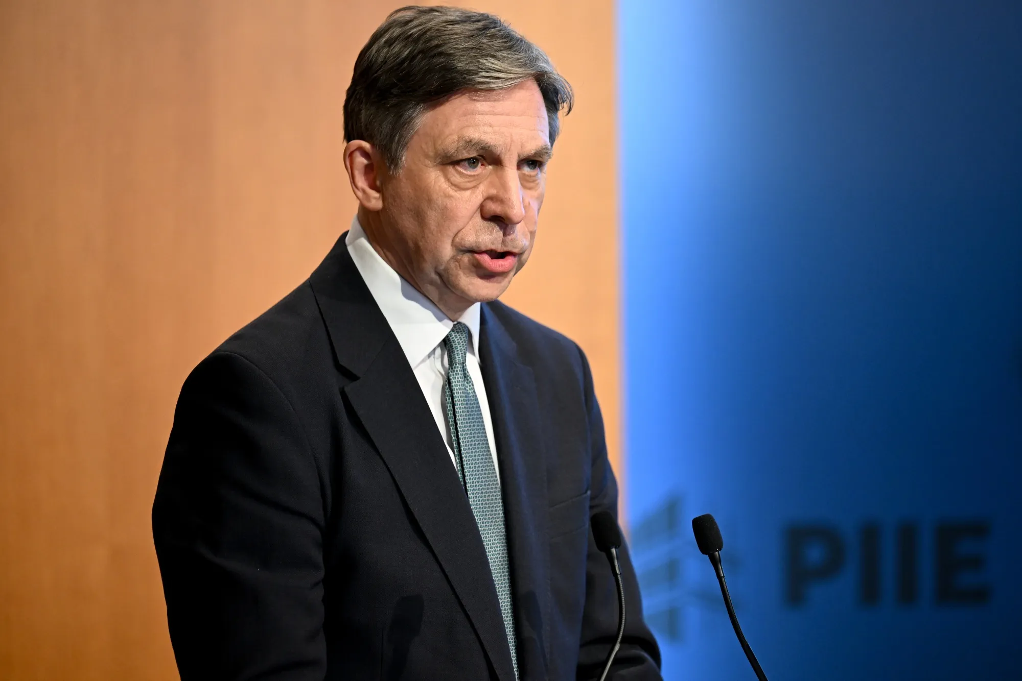 Taylor Says BOE Must be Ready to Cut Rates in Benign Scenario - Bloomberg