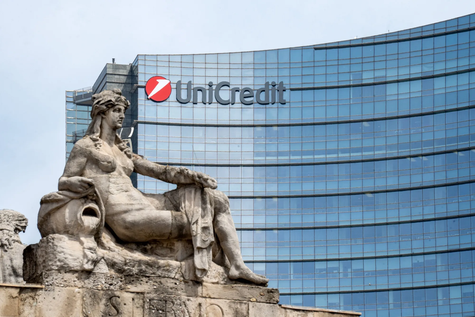 UniCredit Raises Generali Stake as Orcel Seeks Deals Influence - Bloomberg