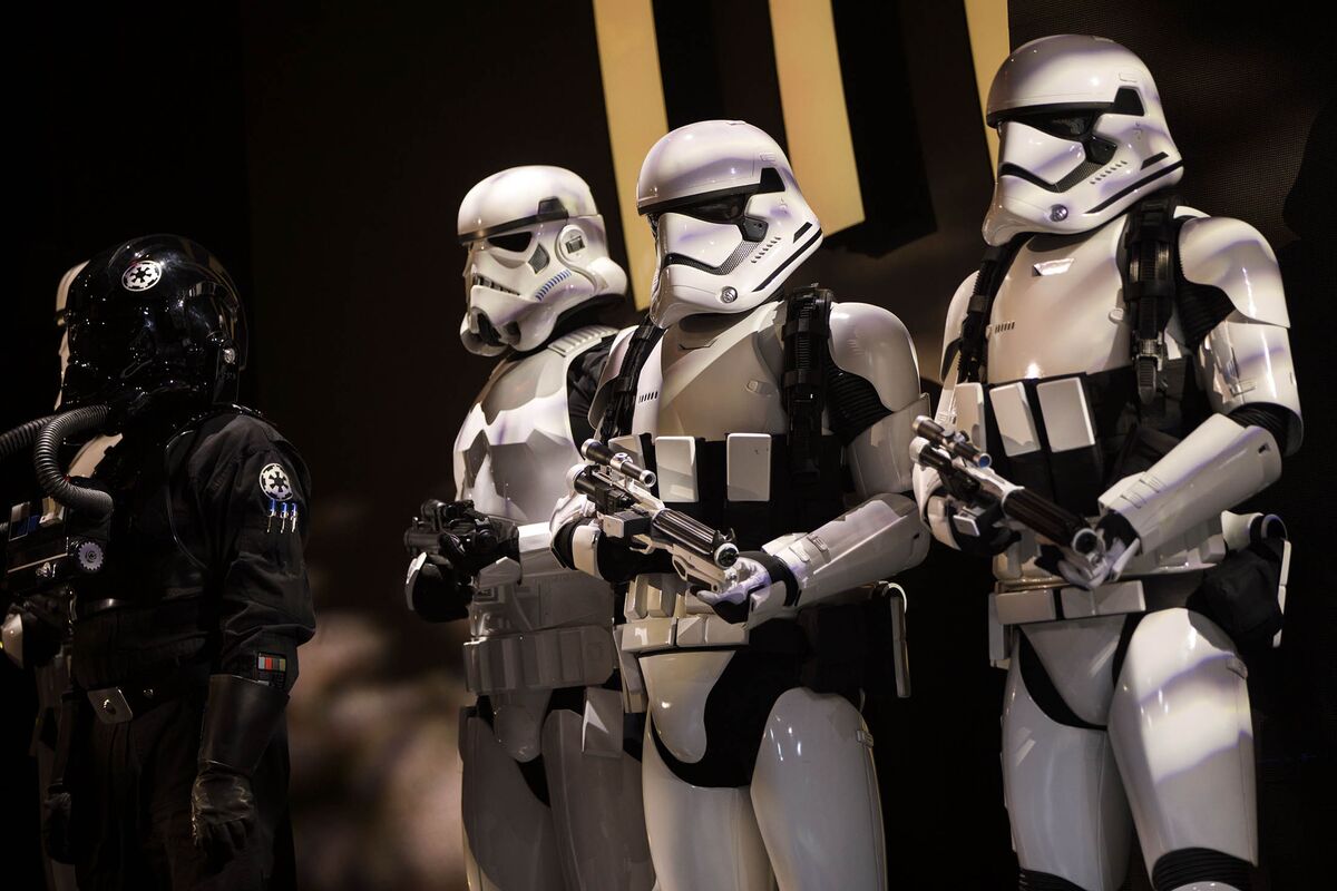 Disney Unveils 3-D Model of ‘Star Wars’ Lands at Fan Convention - Bloomberg