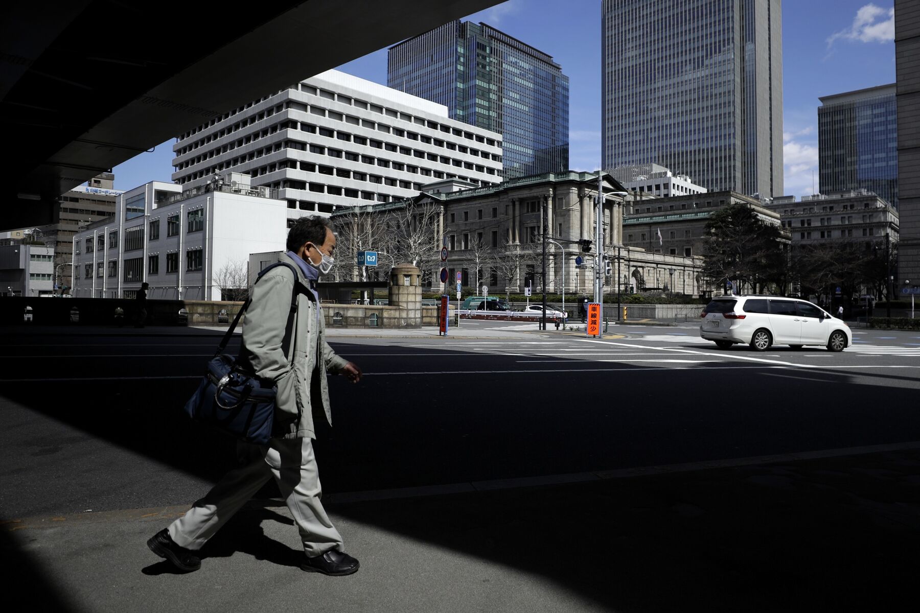 BOJ Set to Buy More Benchmark Bonds to Assert Yield Control - Bloomberg