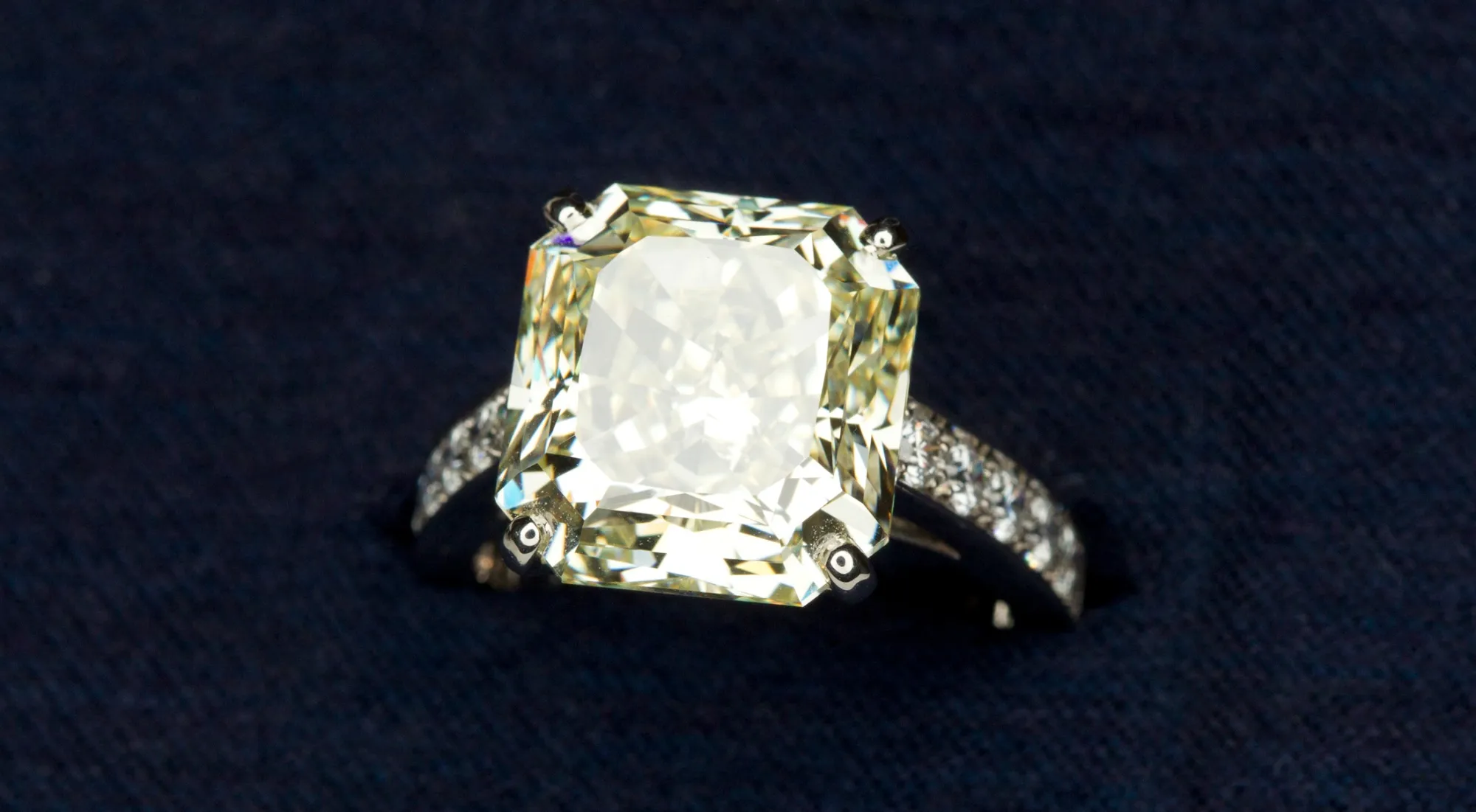 De Beers Posts Lowest Profit Since End of Diamond Monopoly - Bloomberg