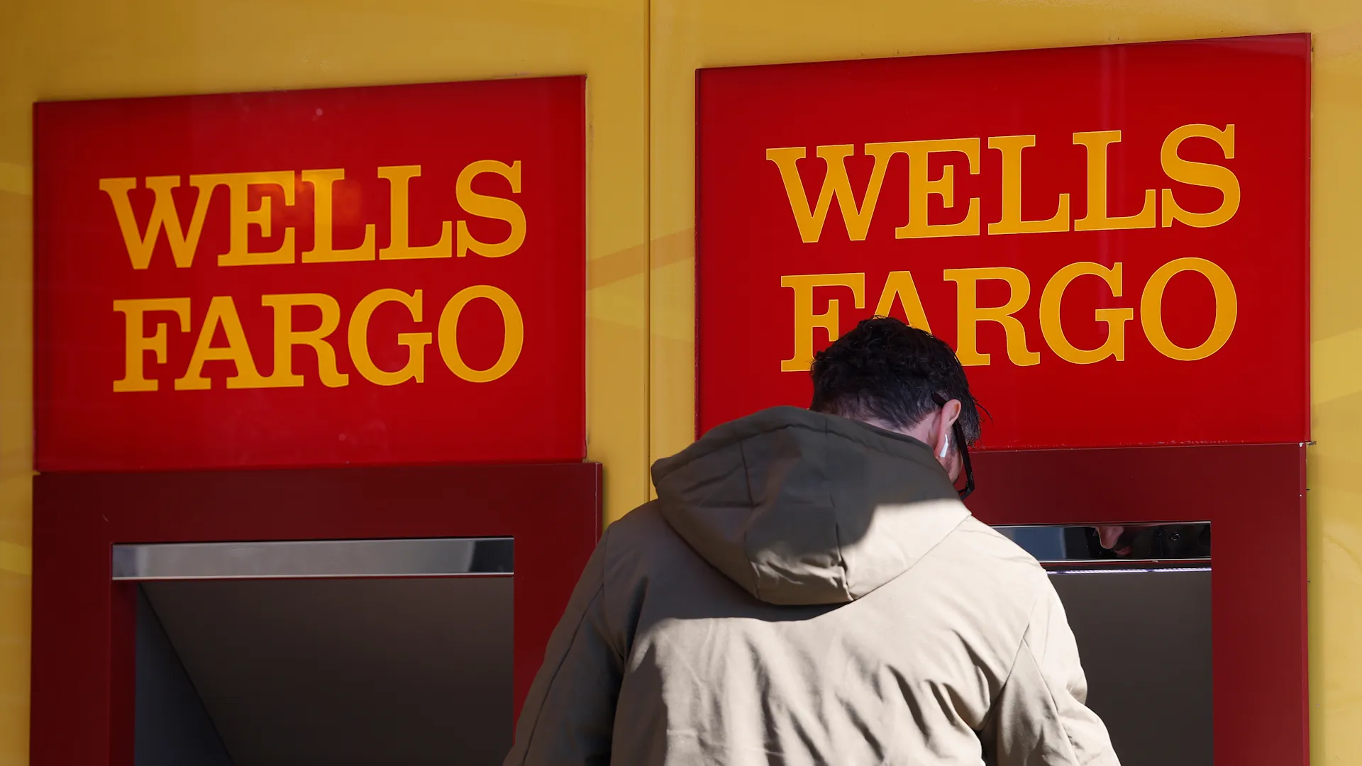 Watch Wells Fargo CFO: Don't See Credit Trends Deteriorating - Bloomberg