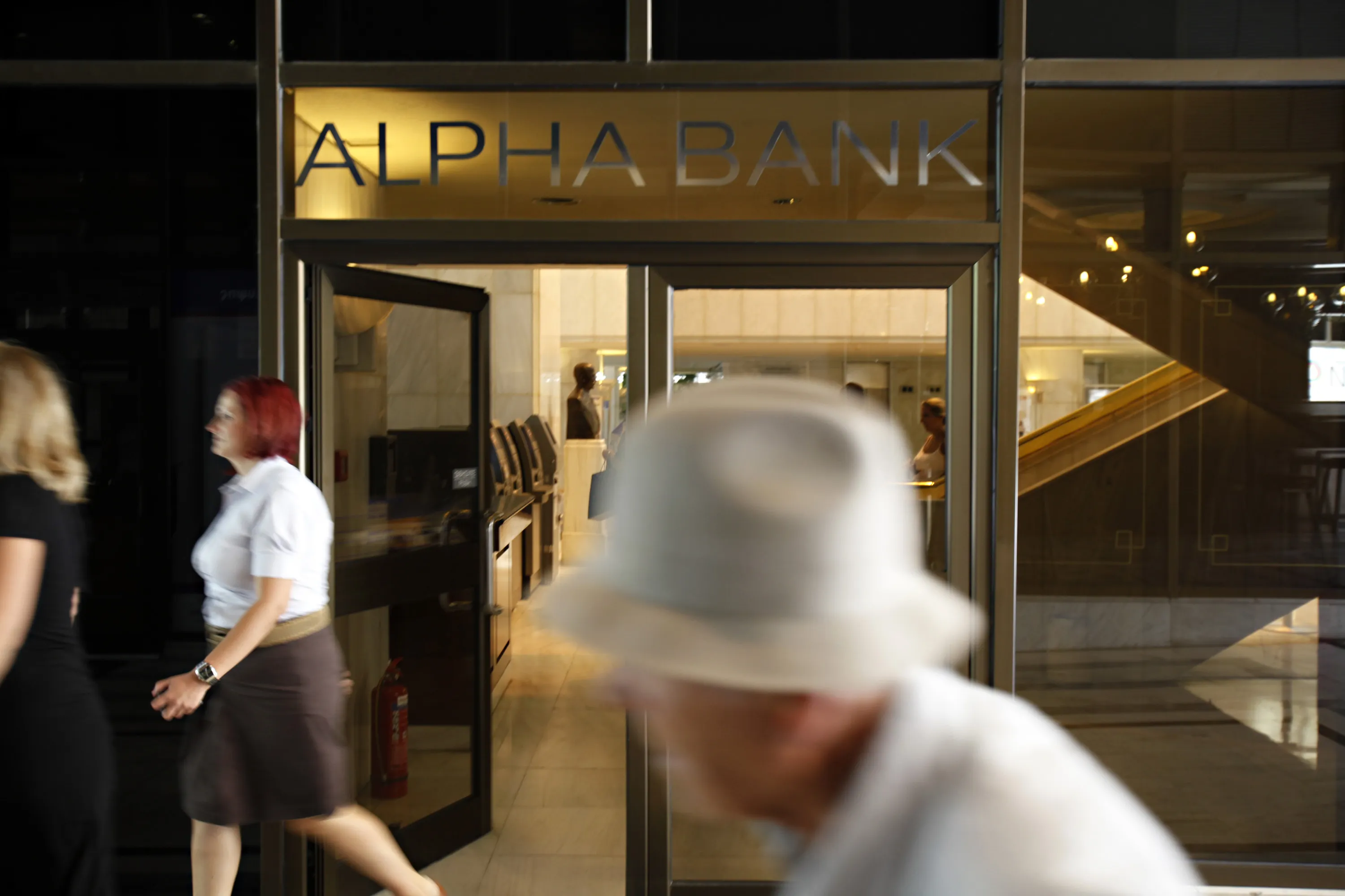 AT1 Bond Sales Hit Weekly Record Ahead of Central Bank Rate Cuts ...