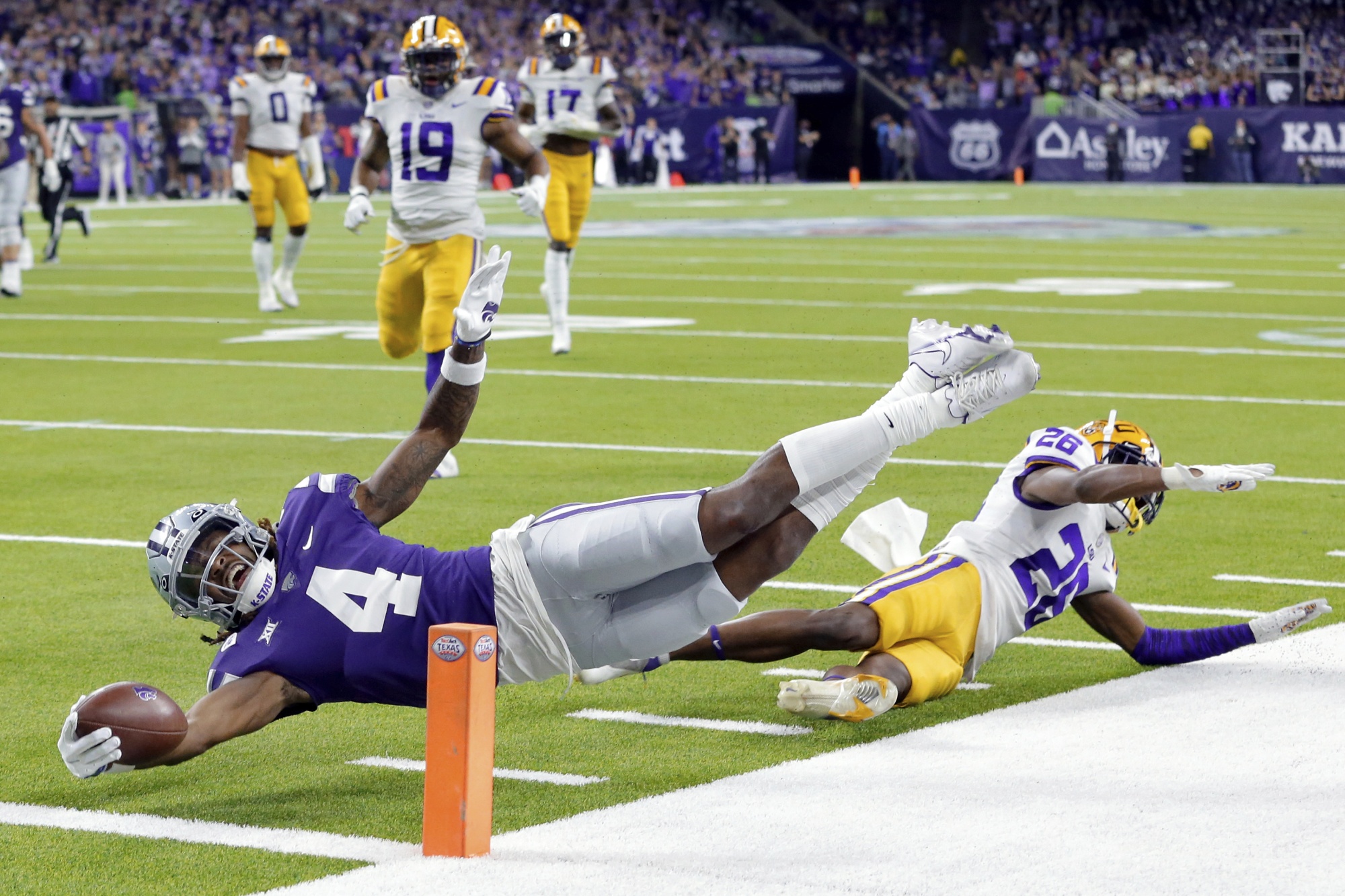 Kansas State Dominates Short-handed LSU 42-20 in Texas Bowl - Bloomberg
