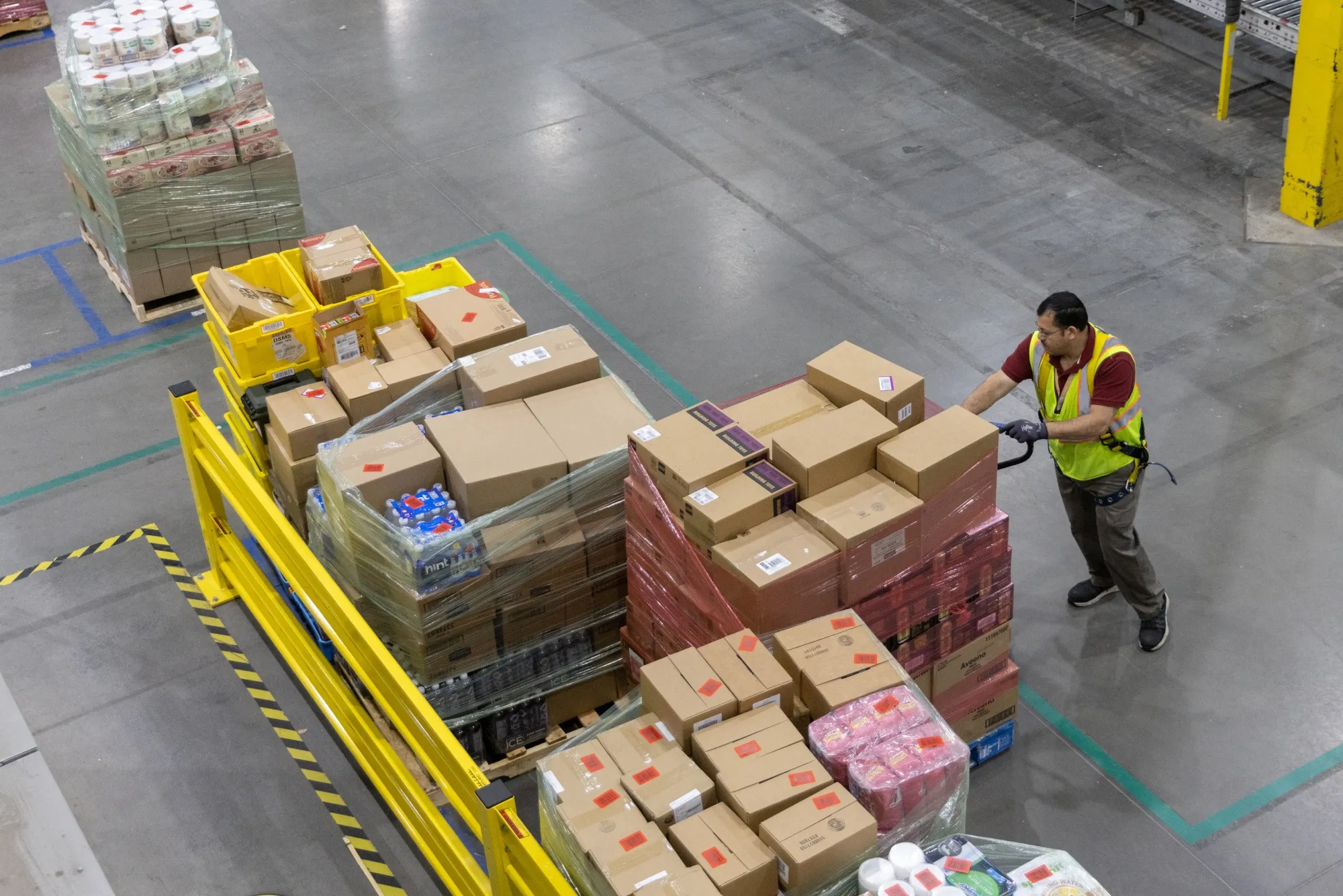 US Business Activity Expands by Most in More Than Two Years - Bloomberg