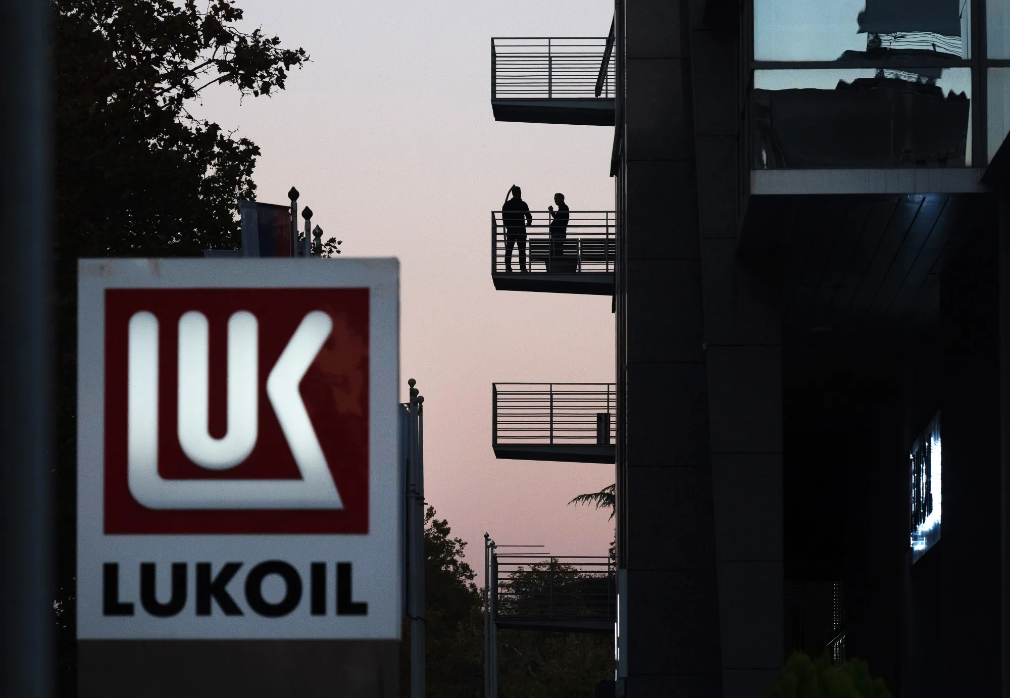Trump Team Extends Lukoil Sanctions Waiver as Deal Talks Pick Up ...