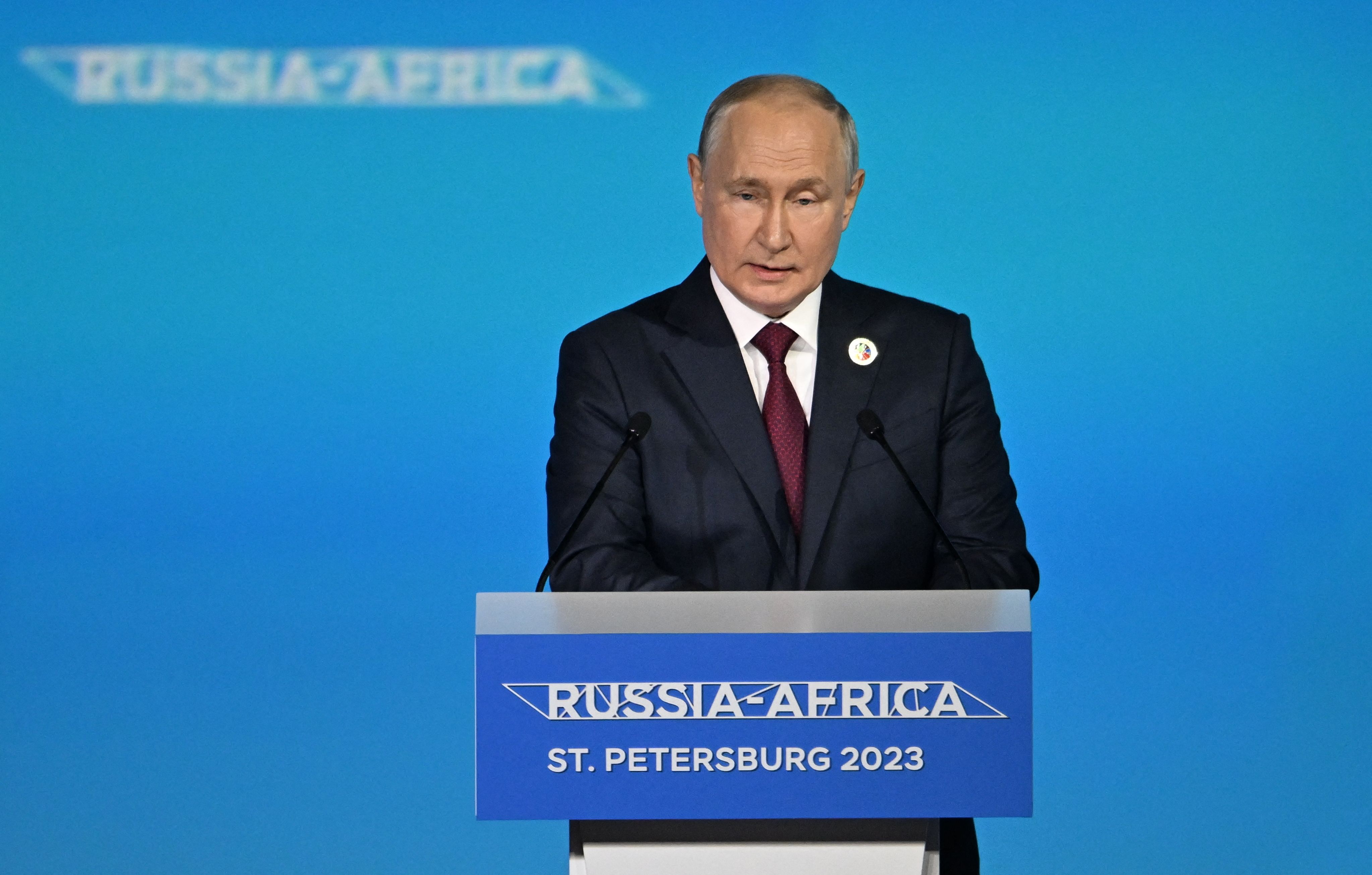 Putin Rewards African Allies With Promise of Free Grain - Bloomberg