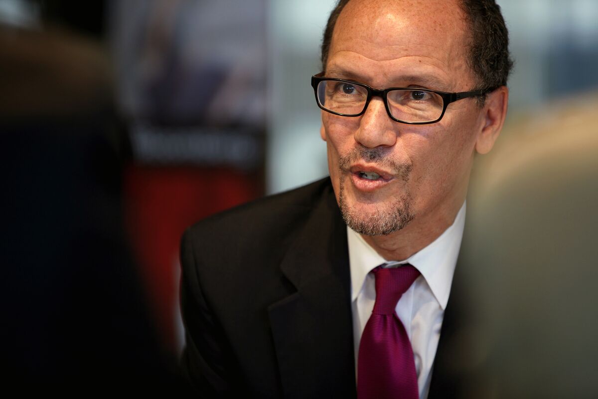 Obama Sends Labor Secretary to West Coast for Ports Talks - Bloomberg