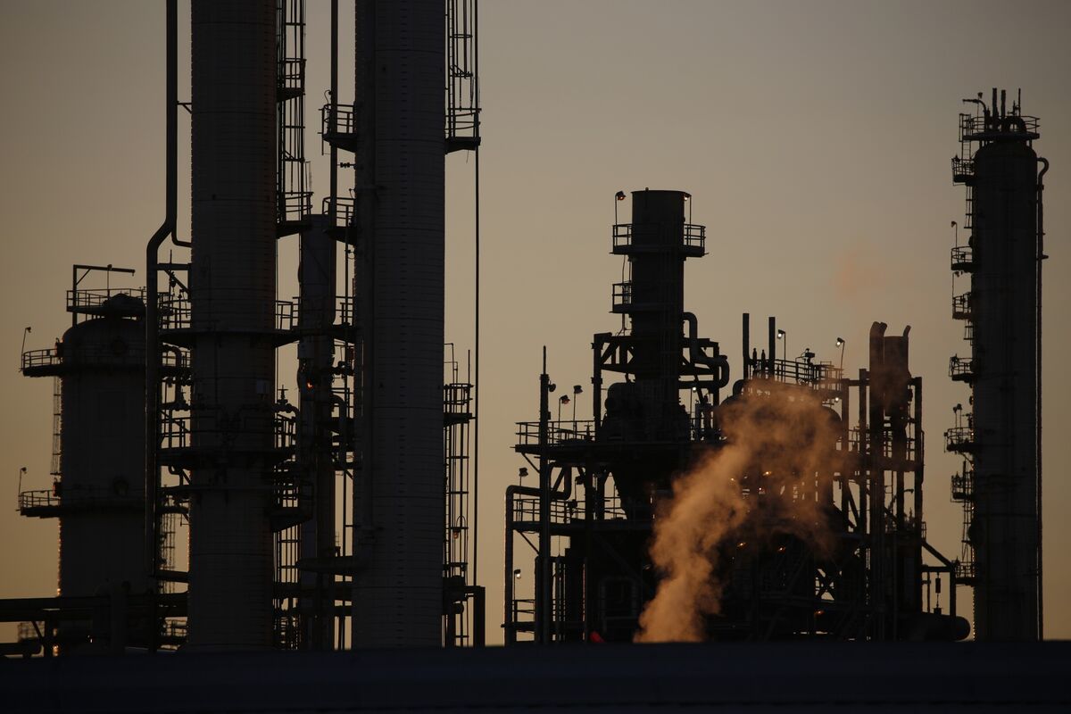 Oil Posts Fourth Monthly Gain as Steady Demand Eases Virus Fears ...