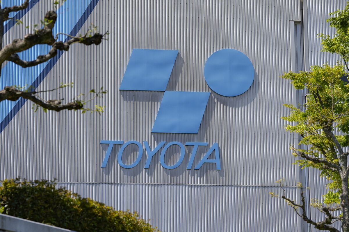 Toyota Industries Set to Accept Buyout Proposal, Kyodo Says - Bloomberg