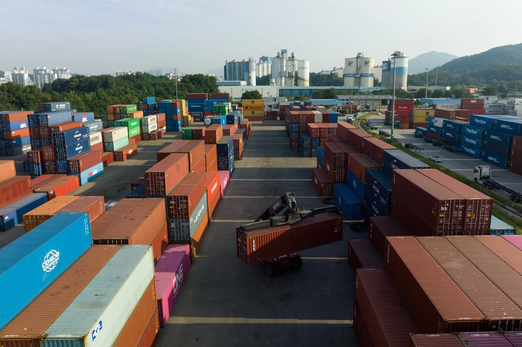 South Korea’s Early Trade Data Show Export Momentum Softening - Bloomberg