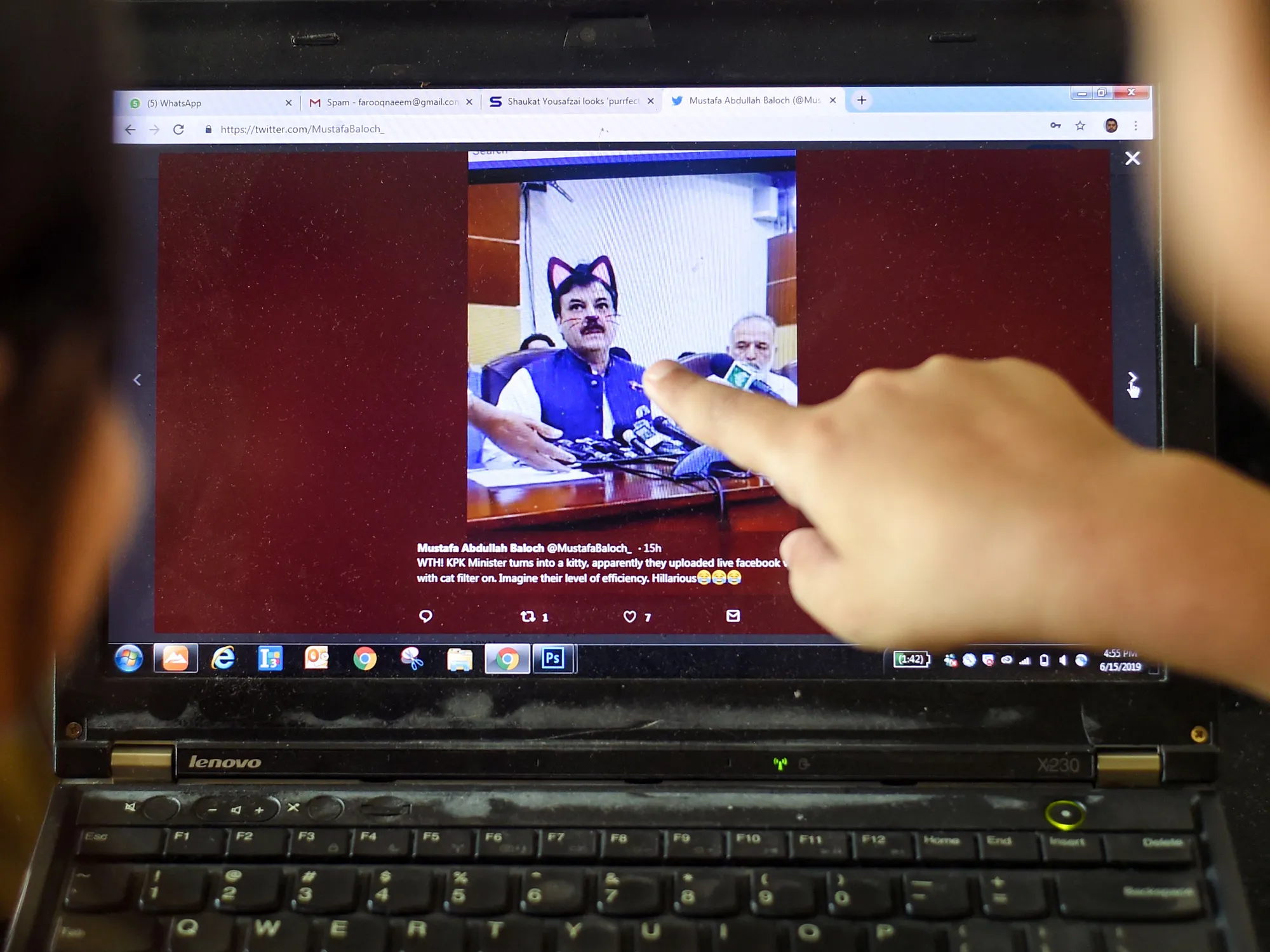 Cat Filter Goof Leaves Pakistanis Scratching Their Whiskers - Bloomberg