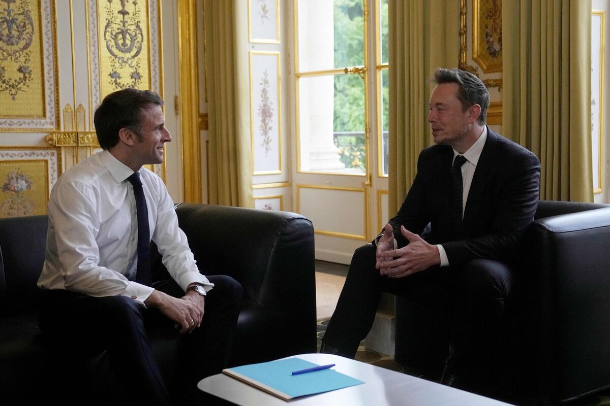 Macron Aims to Convince Musk That France Is Top Electric Car Hub ...